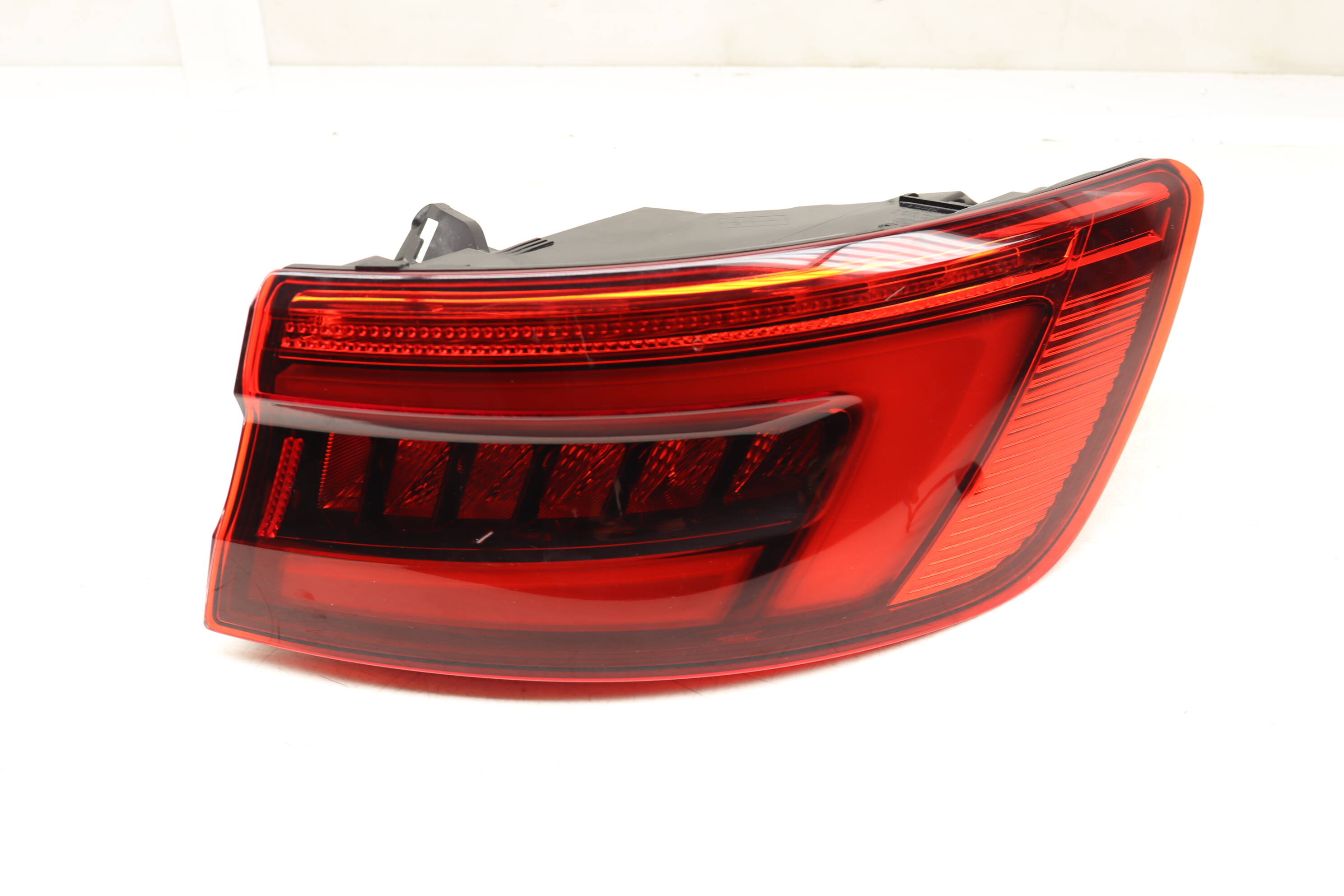 Audi Right Led Tail Light / Lamp (Outer) 8W5945092D