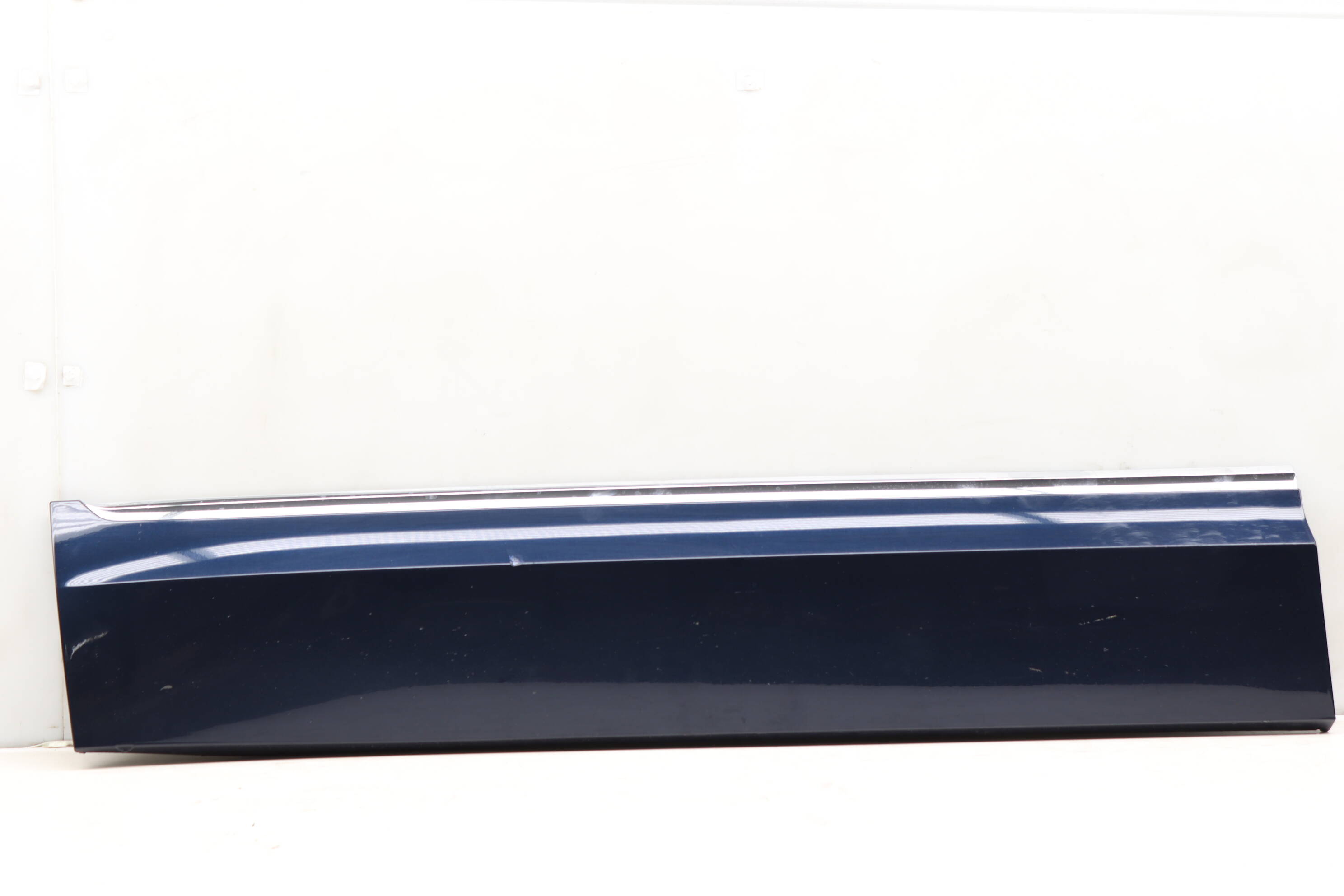 VW Front Left Lower Door Molding / Blade (Atlas) 3CN853719
