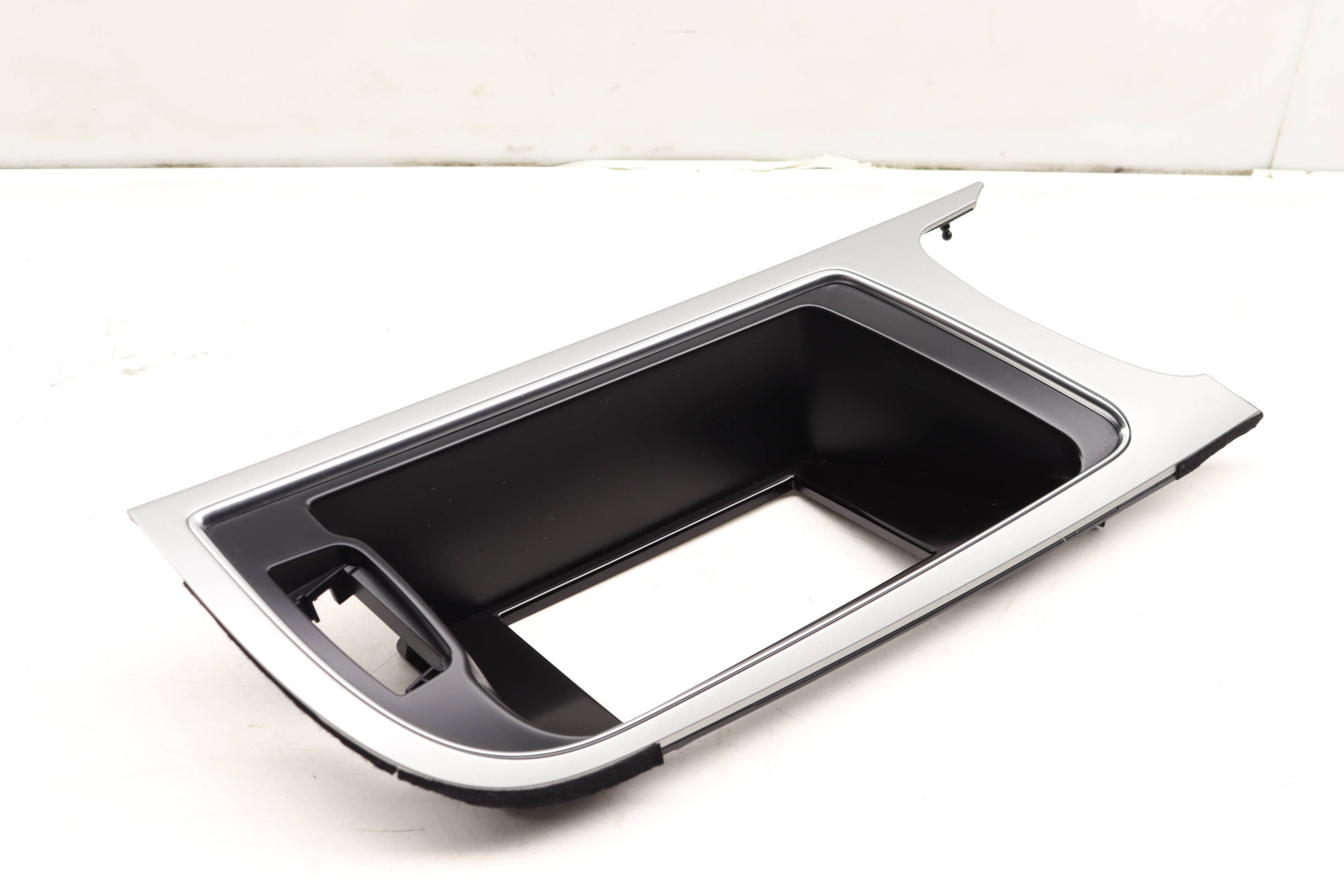Audi Center Dash Display Trim / Bezel 8T1857186G