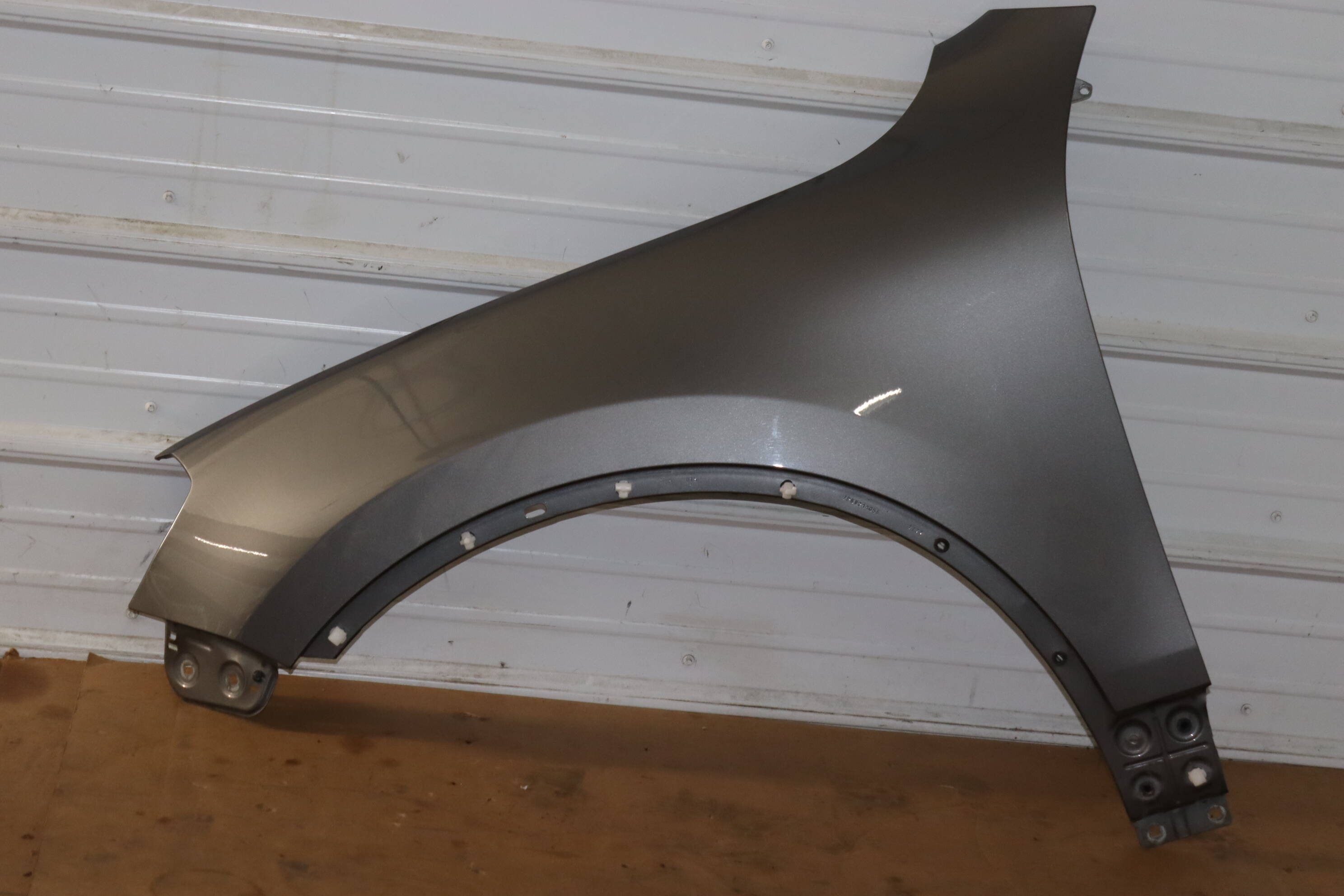 FRONT LEFT - FENDER - VW TOUAREG - 7P6821105E