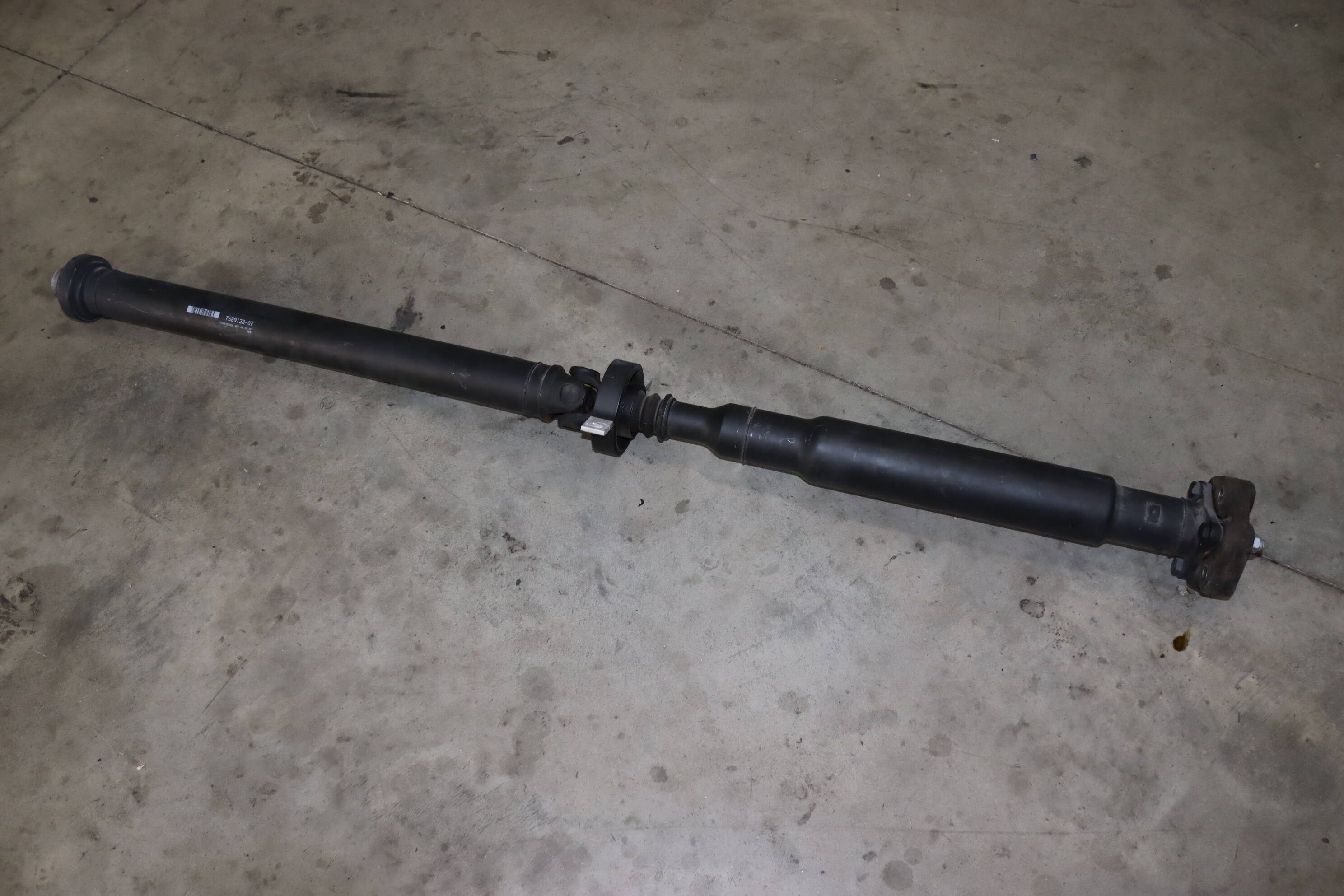 BMW Rear Driveshaft / Propeller Shaft (X5, X6) 26107589128