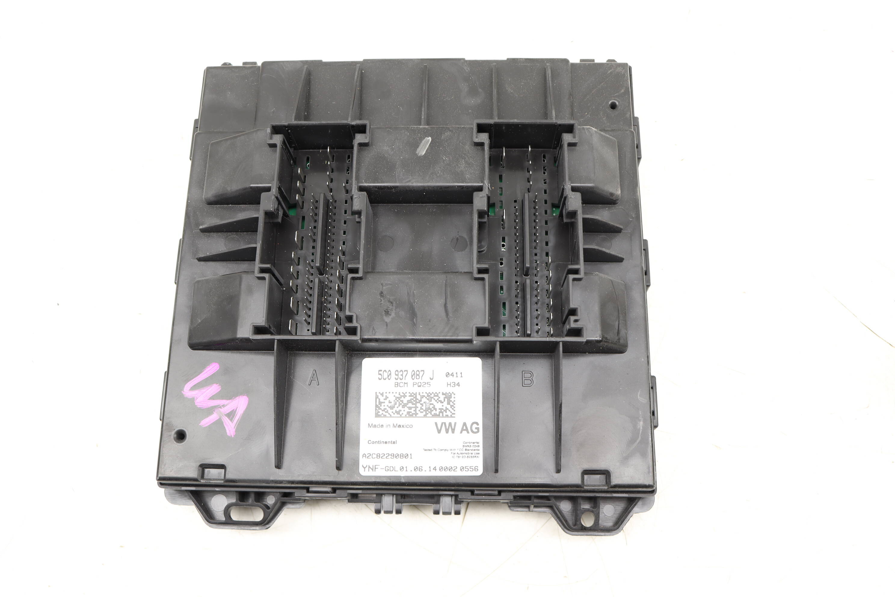 VW Body Control Module / Bcm (Beetle) 5C0937087J