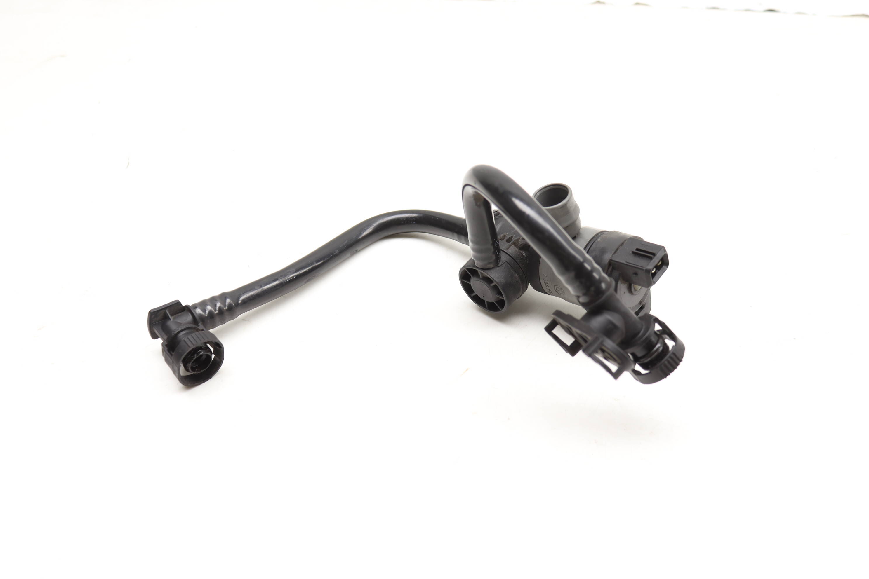 BMW Fuel Tank Valve / Breather Line 13907636156