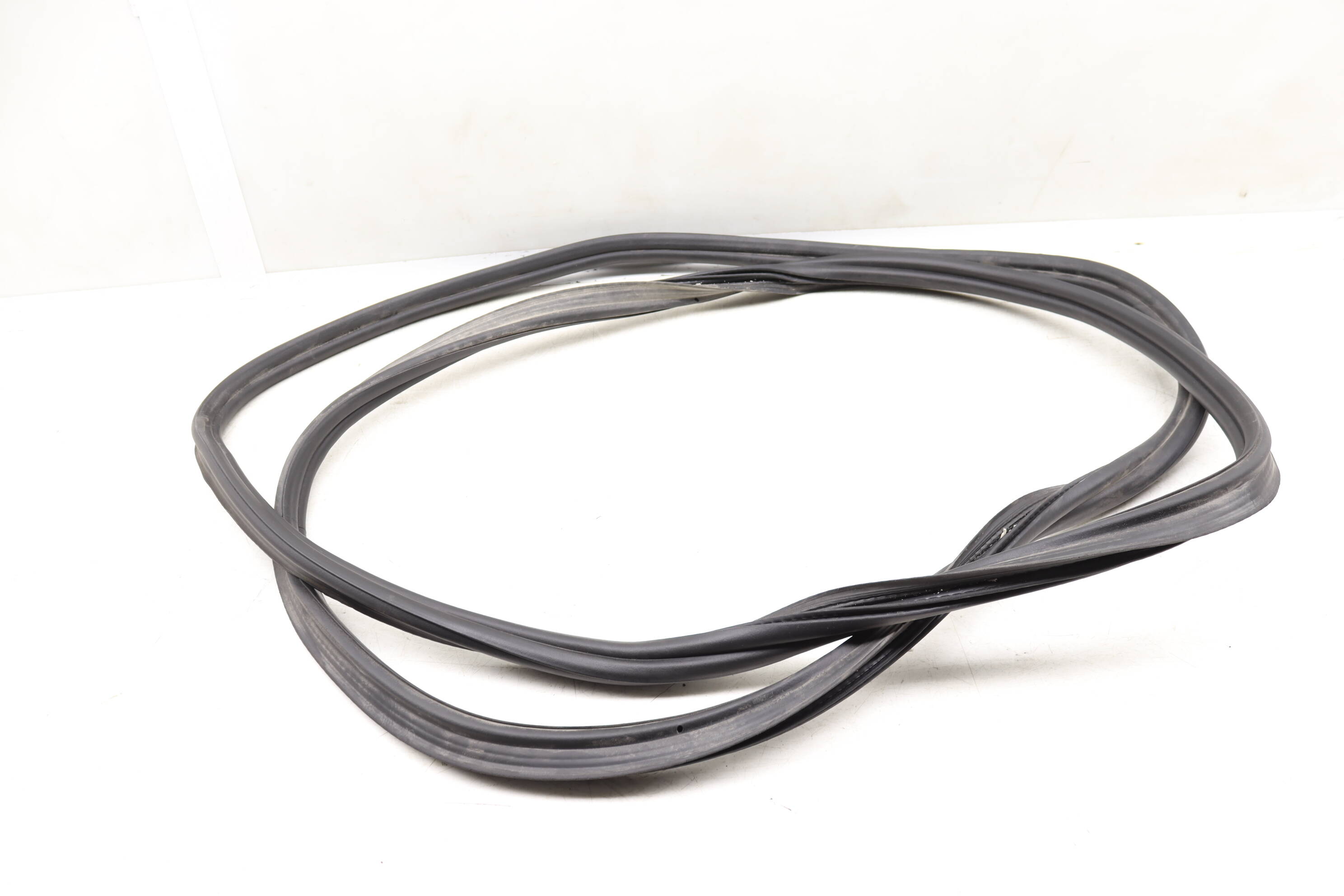 Porsche Trunk Hatch Seal / Weather Stripping (Macan) 95B827705H