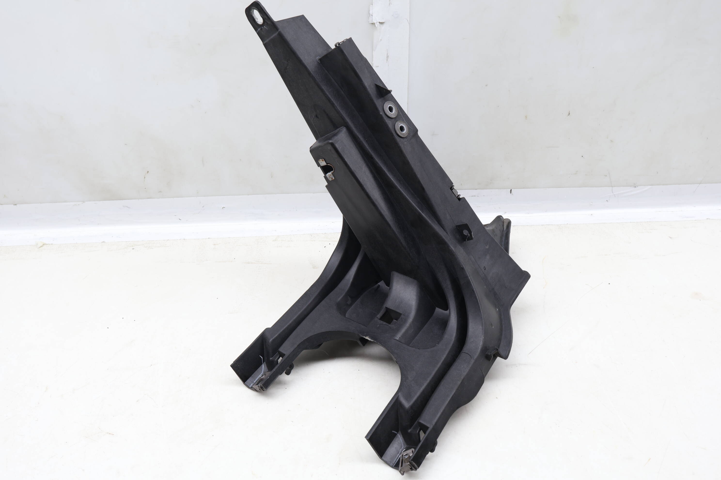 BMW Front Left Headlight Mount Bracket (X5, X6) 51657157983