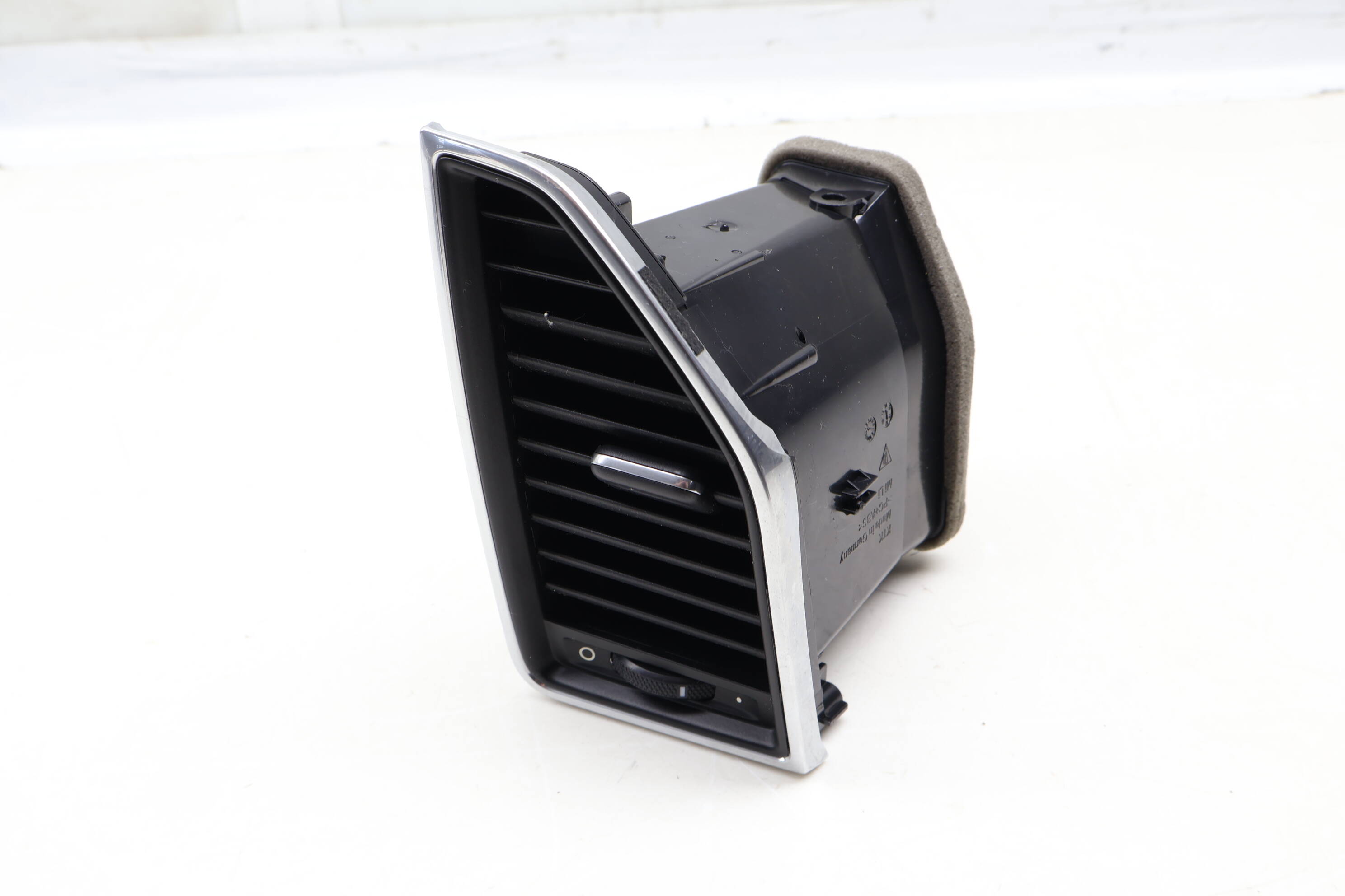 Porsche Left Center Dash Air Vent (Macan) 95B819201