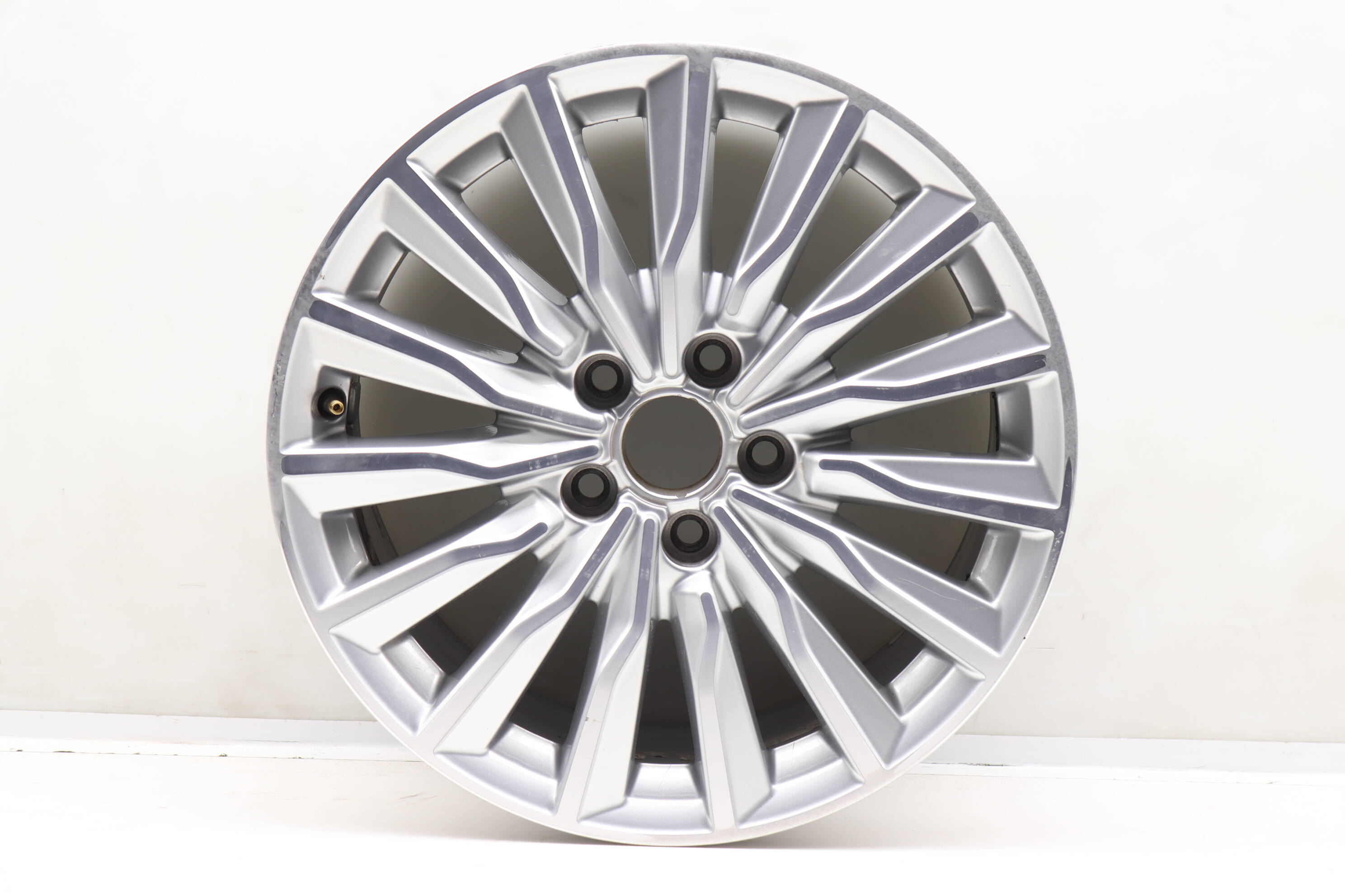 Audi 17" Inch Alloy Wheel / Rim (15-Spoke) 8V0601025CB