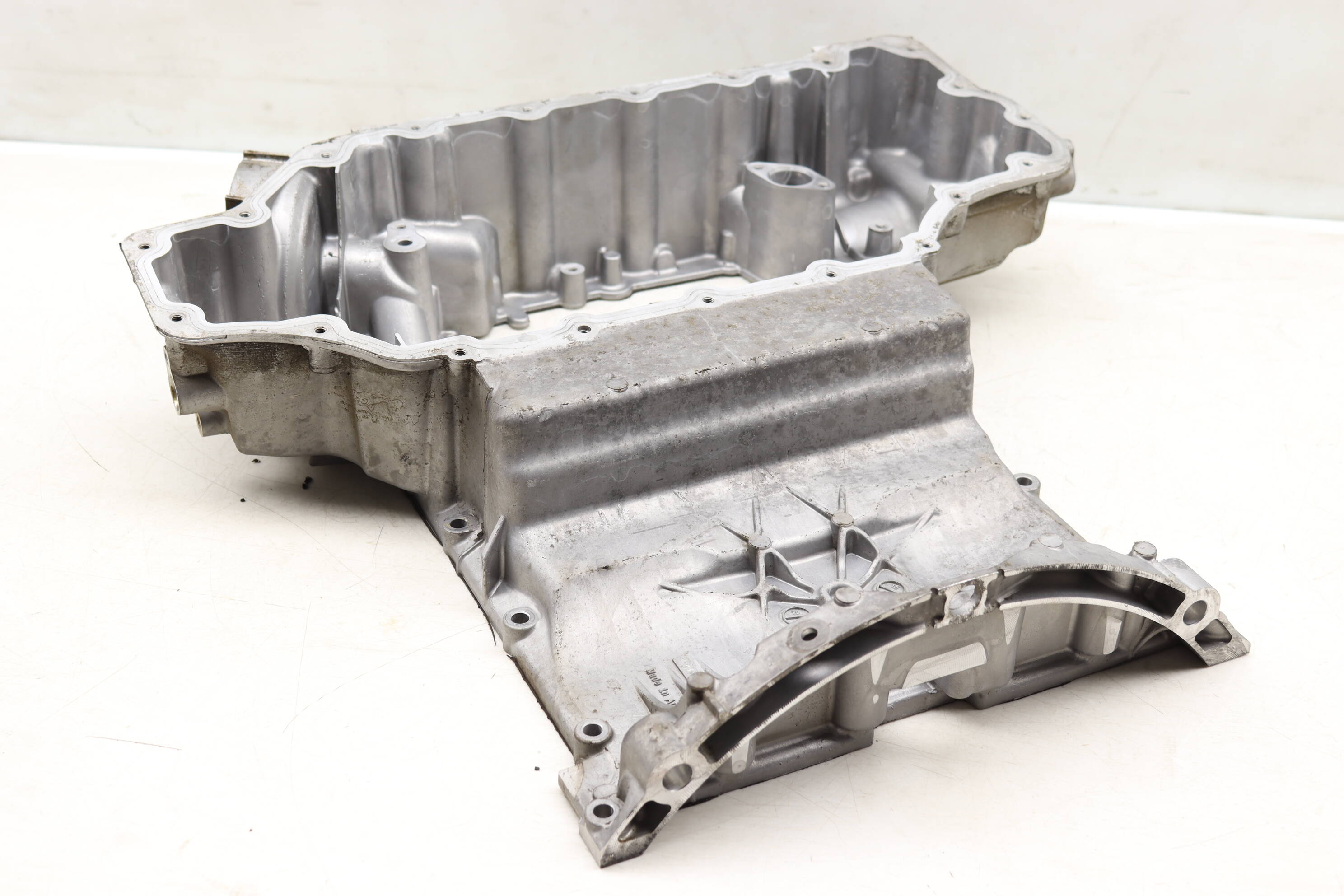 Porsche Upper Engine Oil Pan / Sump (Macan) 94610705131