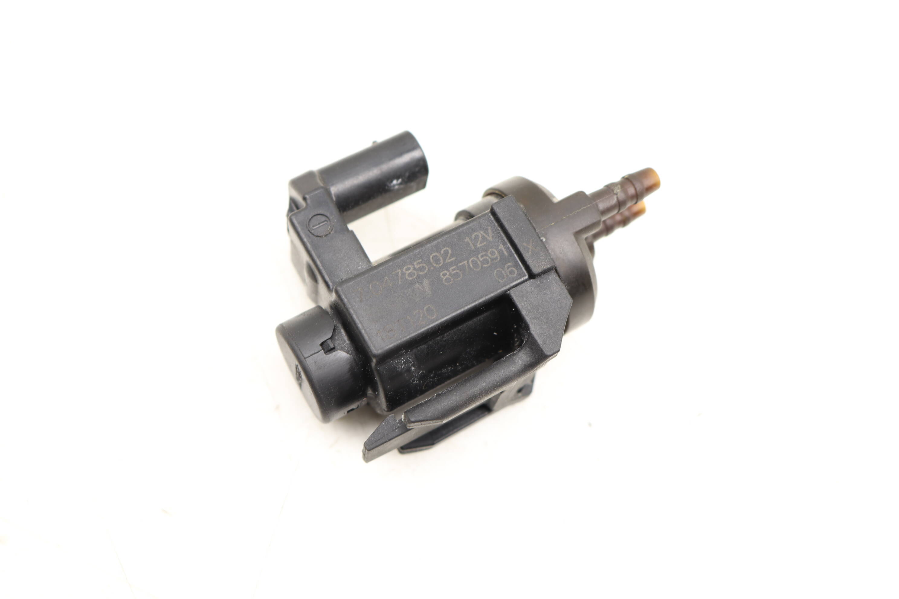 BMW Electric Valve / Vacuum Solenoid 11748570591