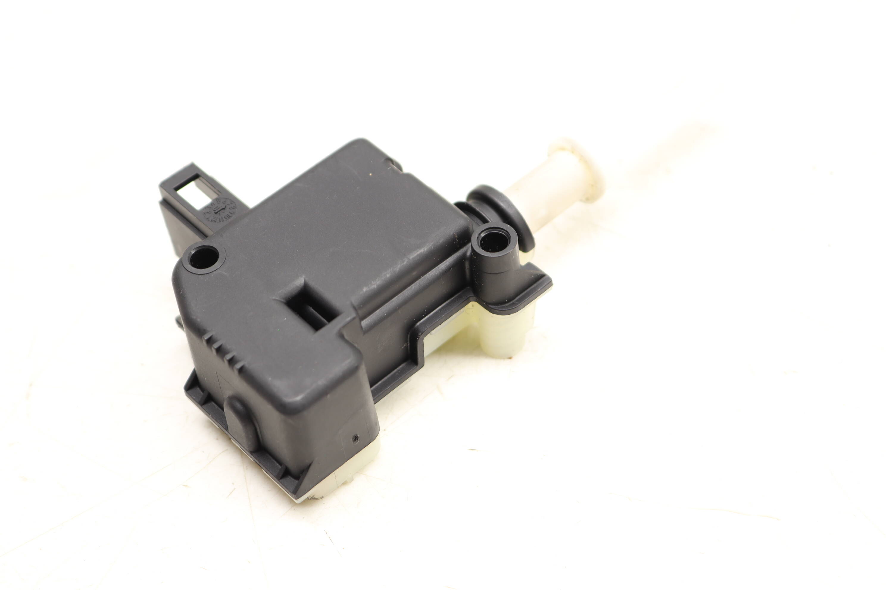 TRUNK HATCH LATCH / LOCK - AUDI A4 A6 ALLROAD S4 S6 - 4B9827505N