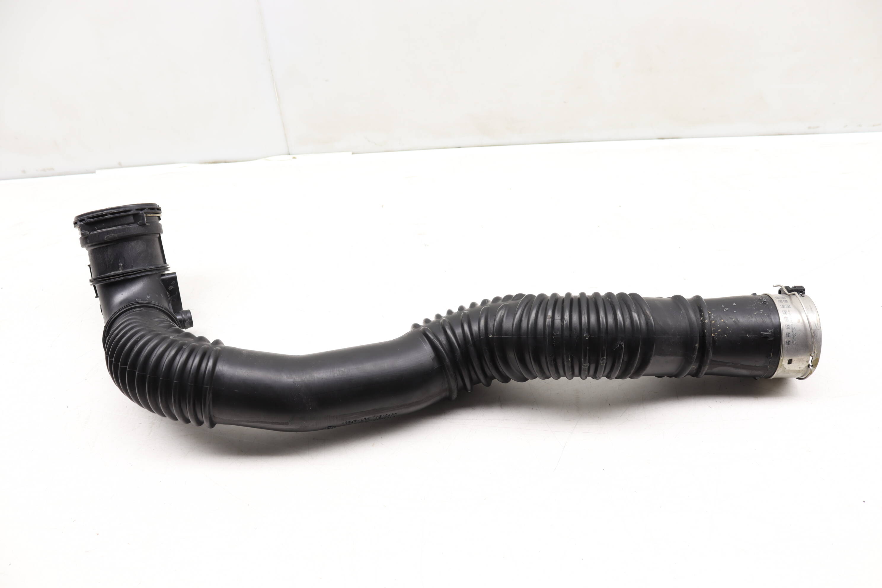 BMW Turbo Intercooler Air Hose / Tube (528i) 13717612091