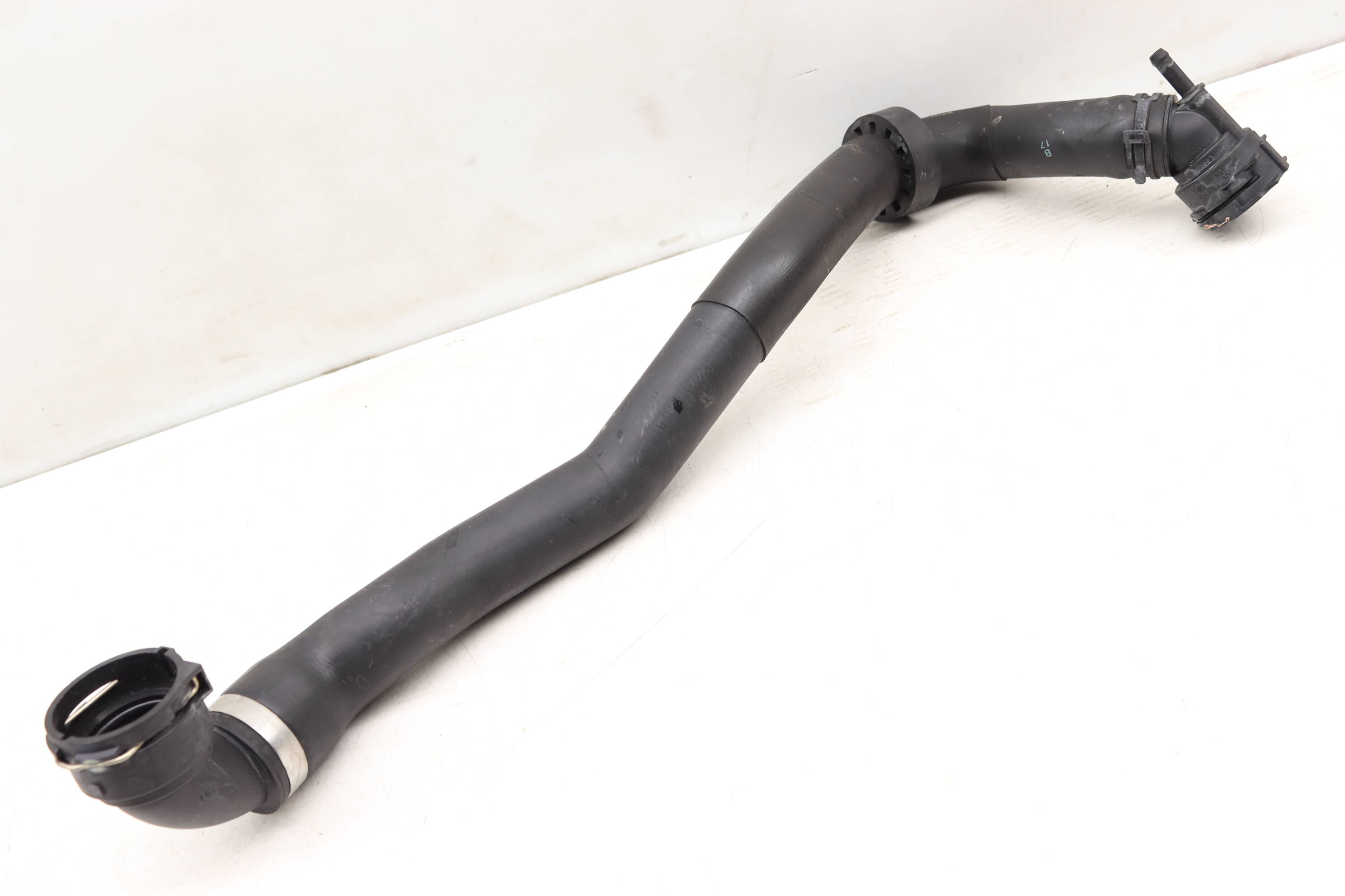 VW Upper Radiator Coolant Hose / Line (Tiguan) 5N0121101G