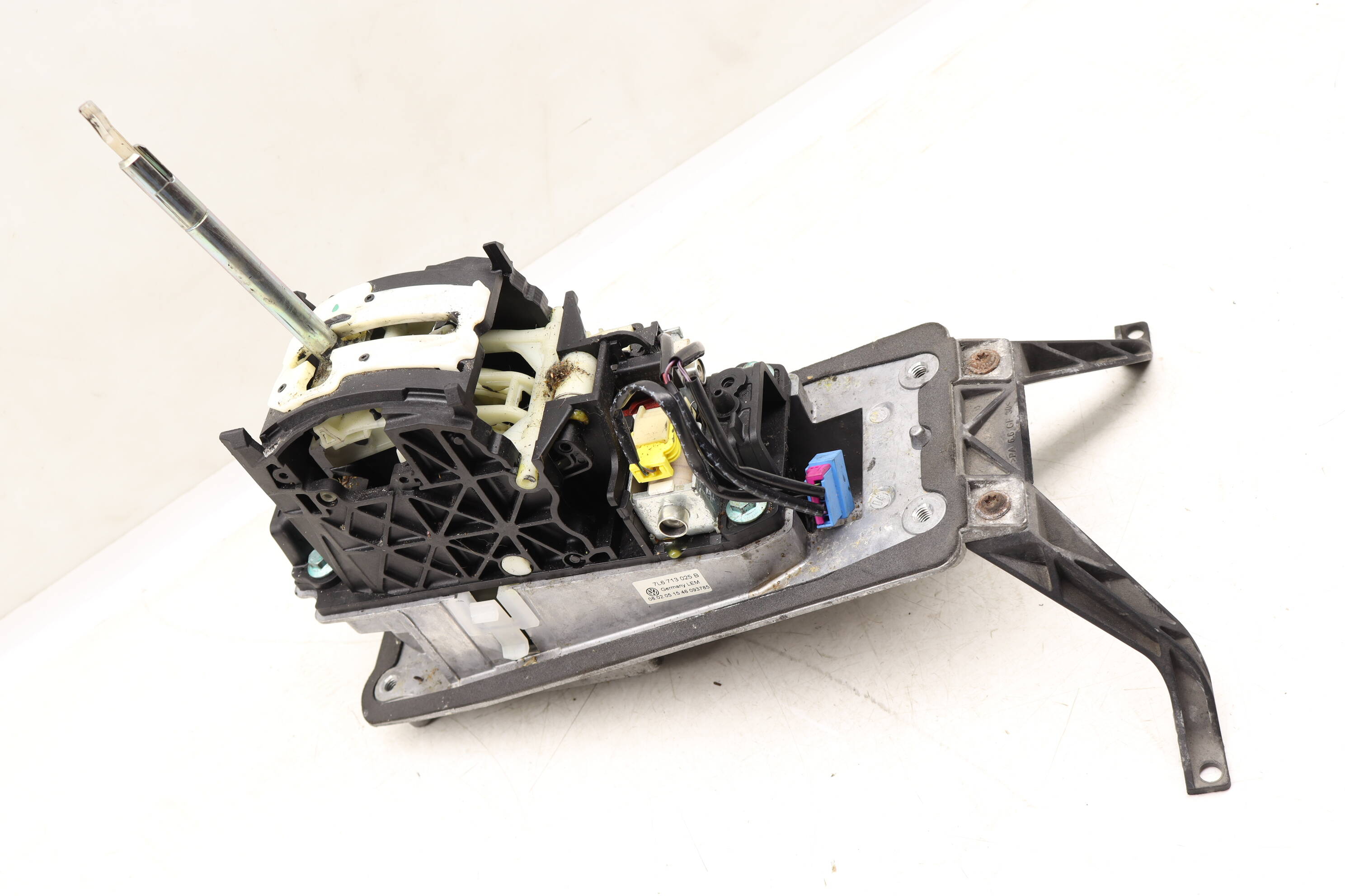 VW Automatic Shift / Shifter Assembly (Touareg) 7L6713025B