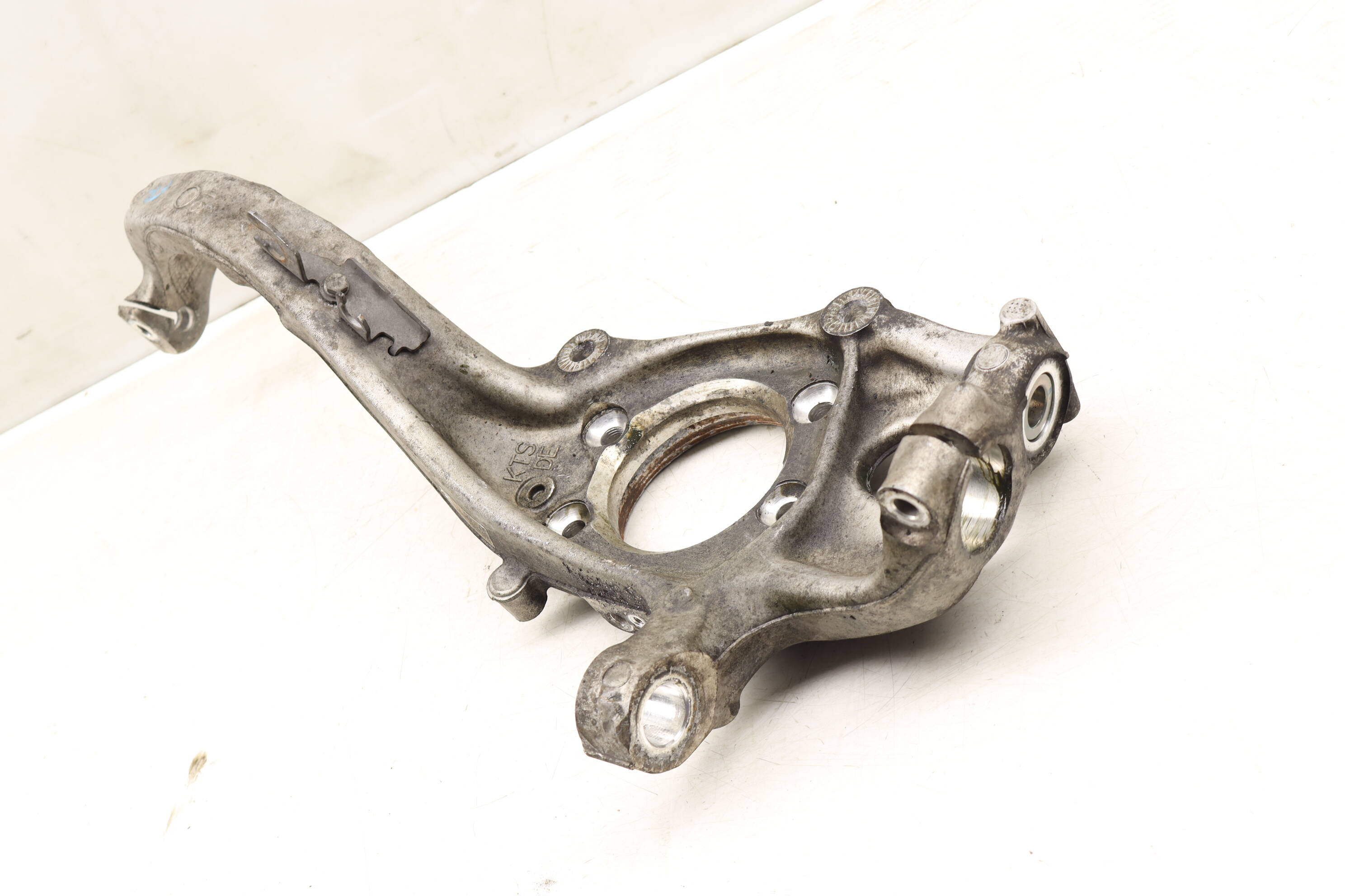 Audi Front Right Spindle / Wheel Bearing Housing 8K0407258AA