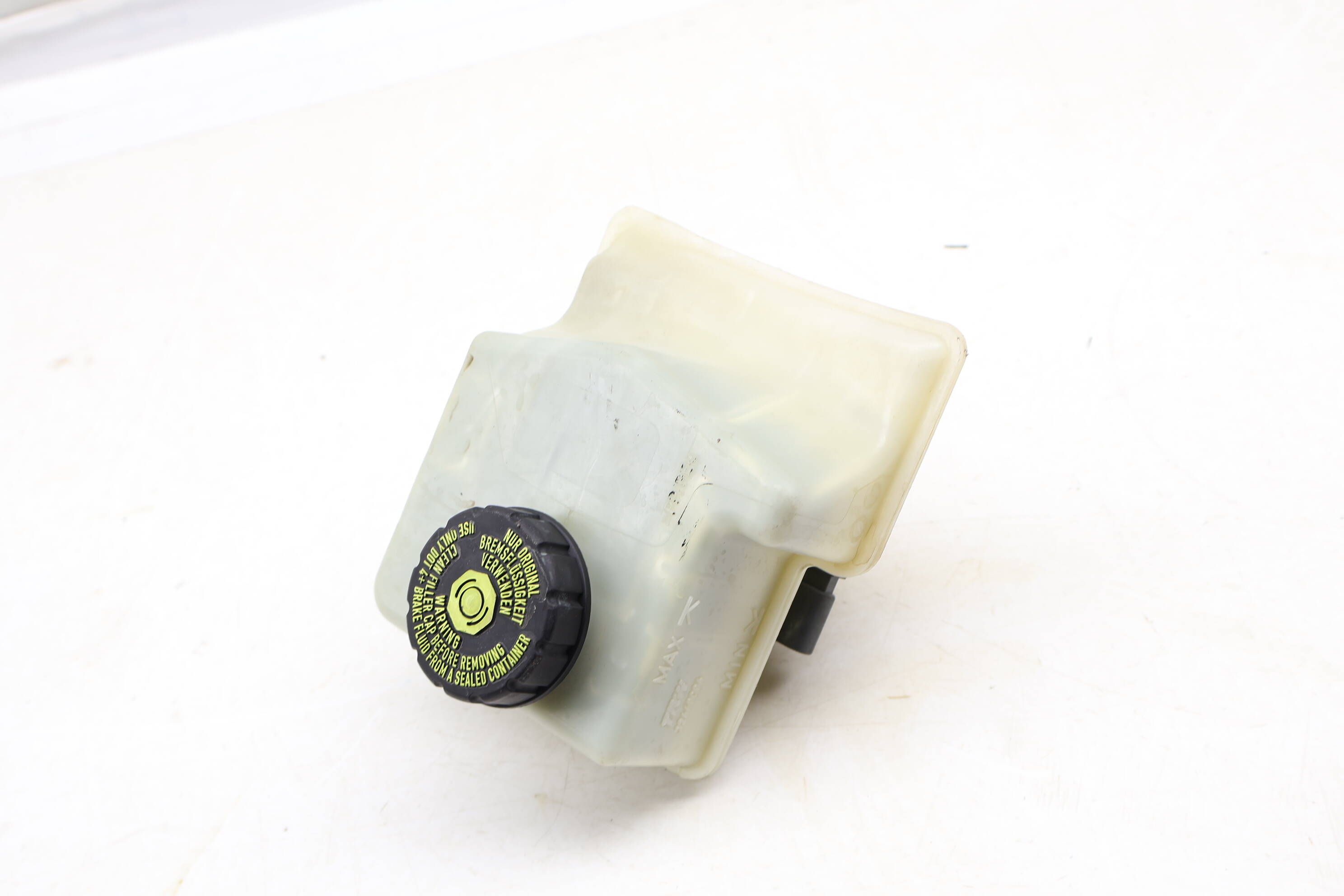 Mercedes-Benz Brake Fluid Reservoir / Tank 1664300102