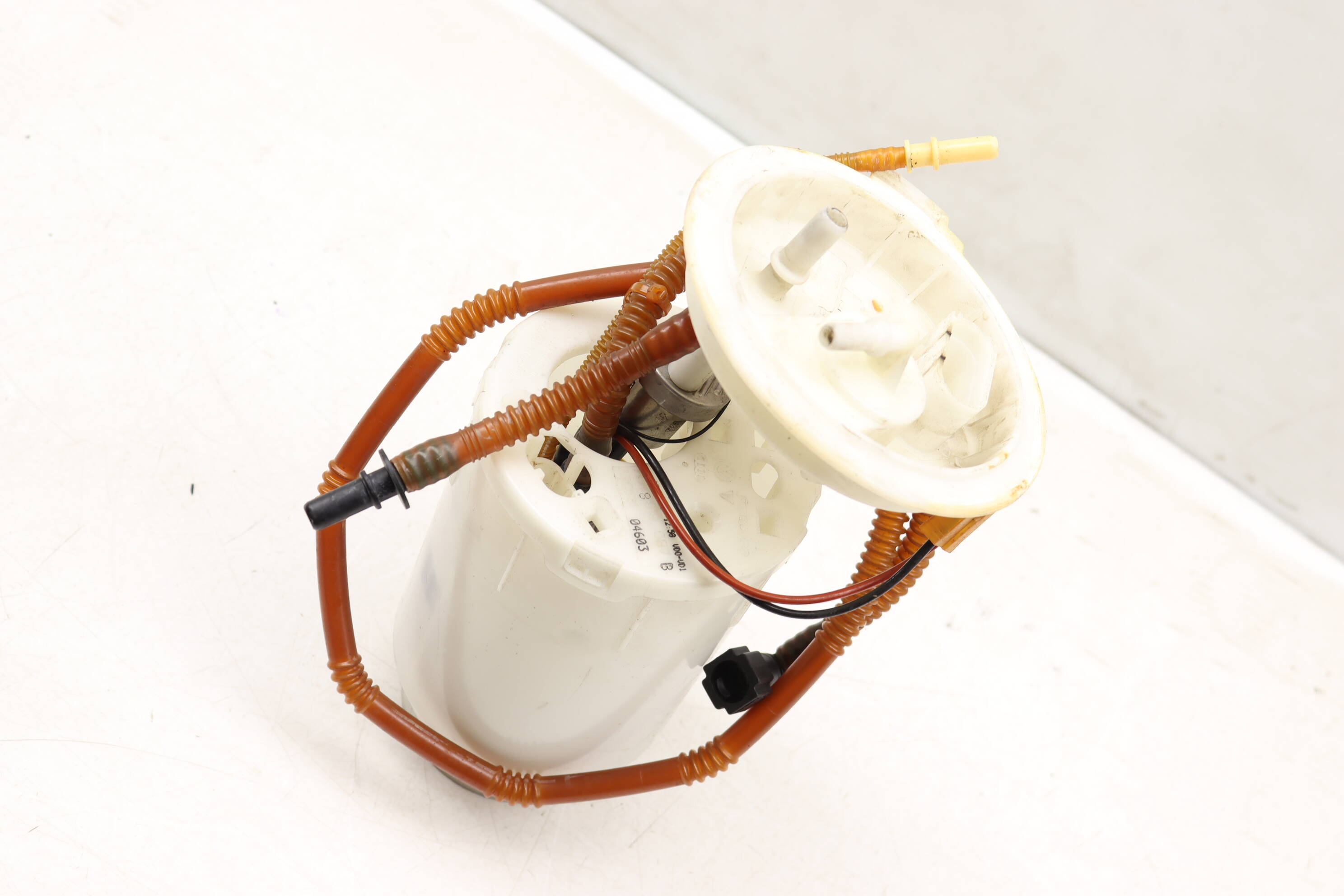 RIGHT - FUEL GAUGE LEVEL SENSOR / SENDING UNIT - PORSCHE CAYENNE VW