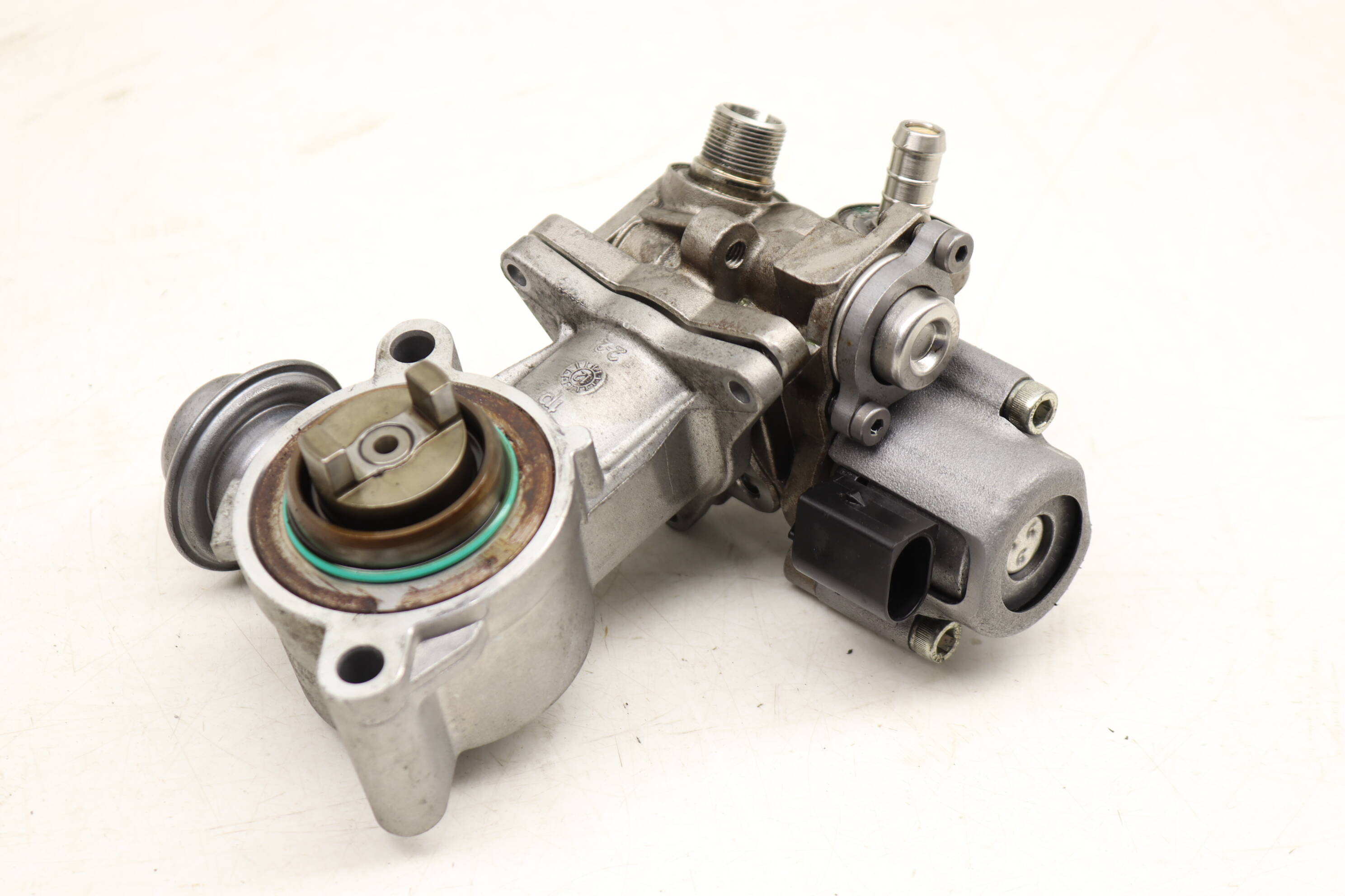 HIGH PRESSURE FUEL PUMP / HPFP - MERCEDES-BENZ C200 C250 E250 SLK200