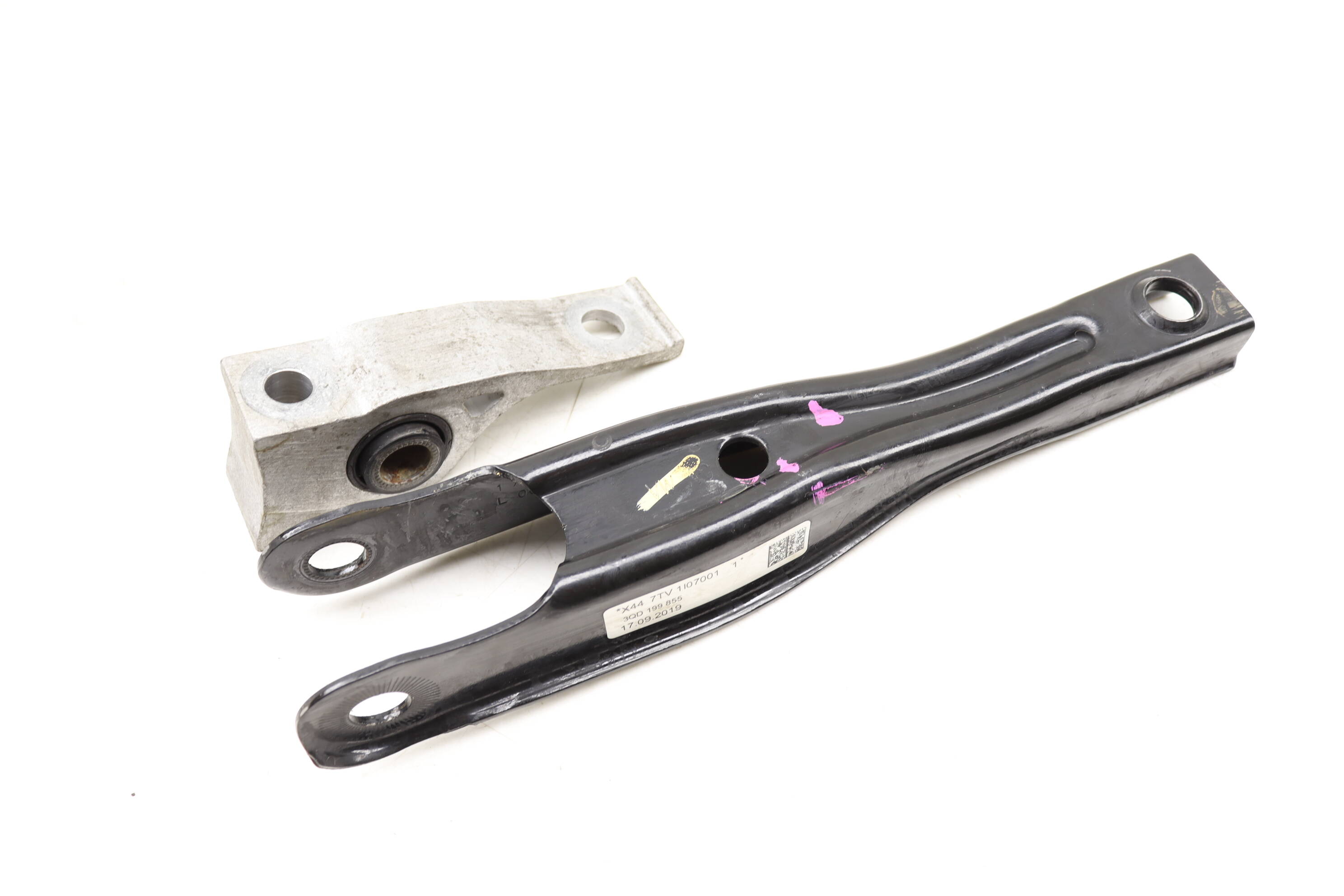 VW Dogbone / Pendulum Mount Bracket (Atlas) 3QD199855