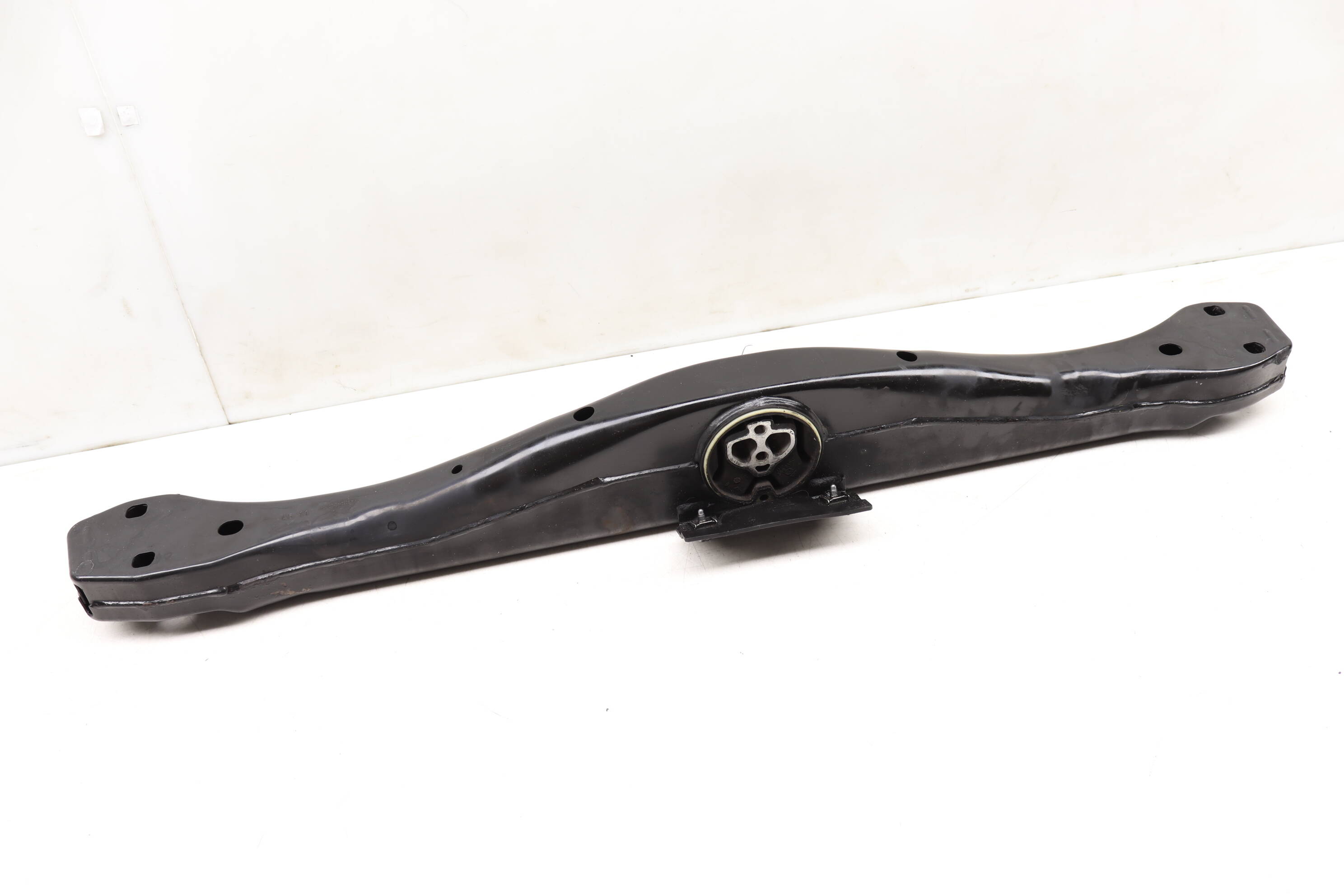 VW Transmission Crossmember Mount / Bracket (Touareg) 7P5399225A