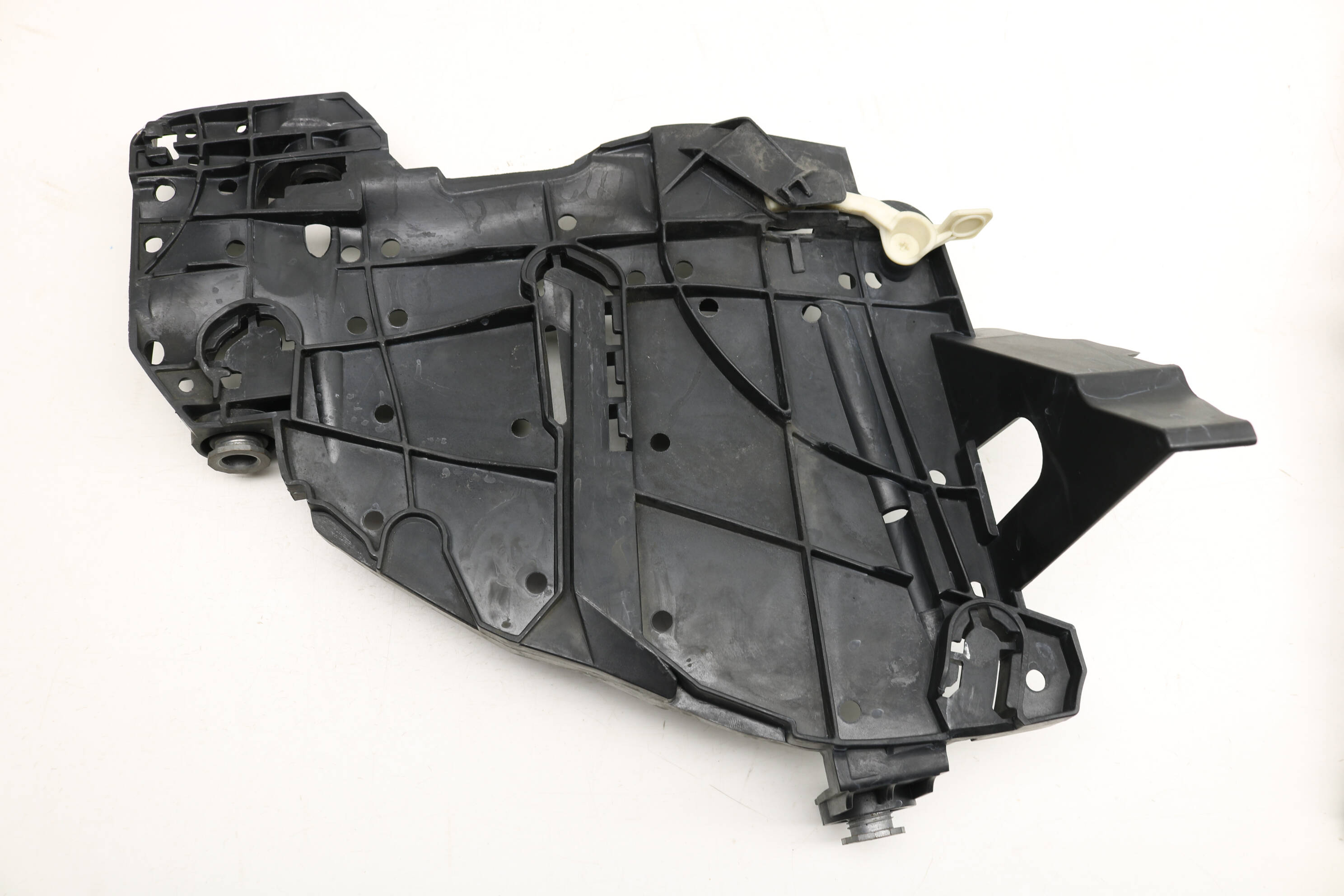 FRONT RIGHT - LOWER HEADLIGHT MOUNT / BRACKET - VW TOUAREG - 7L6941292