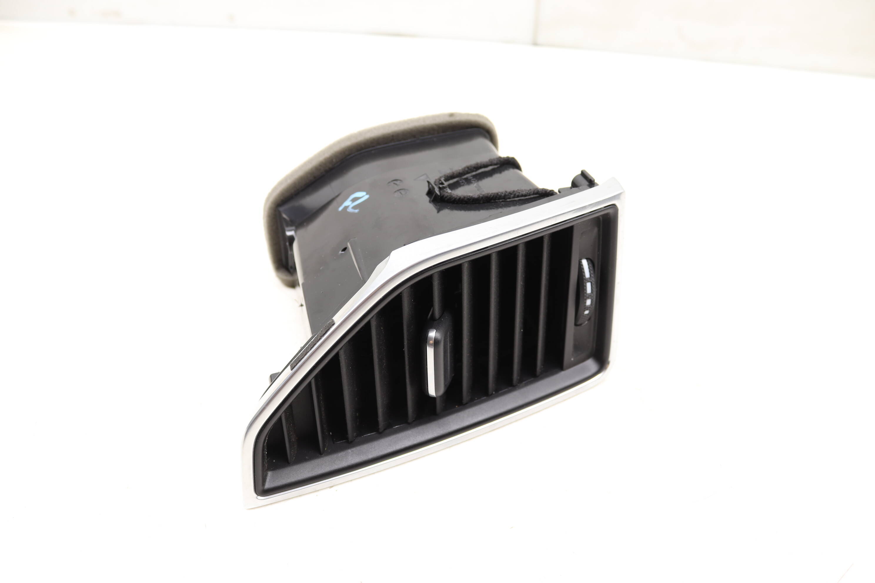 Porsche Left Center Dash Air Vent (Macan) 95B819201E