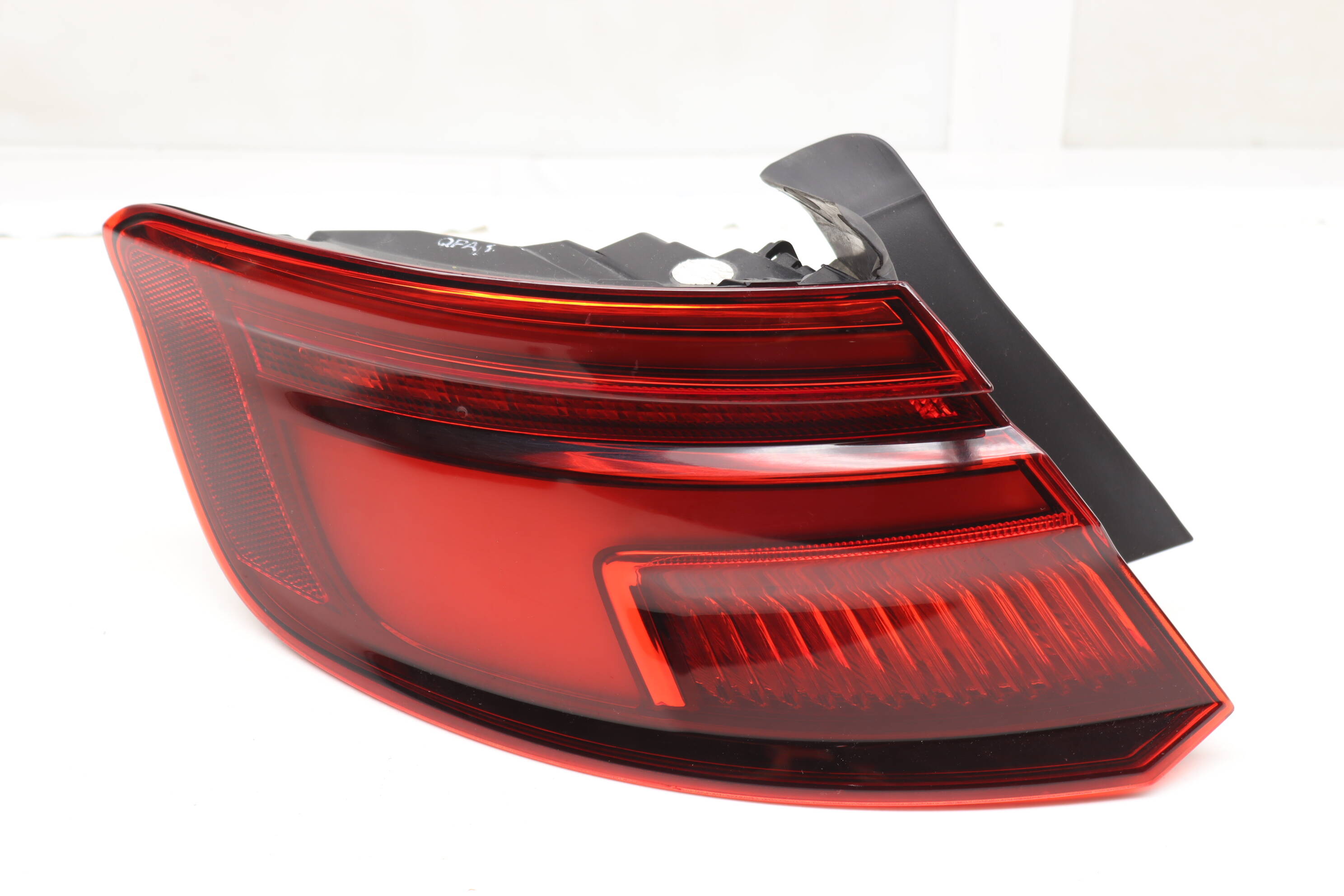 Audi Left Outer Led Tail Light / Lamp 8V4945091A