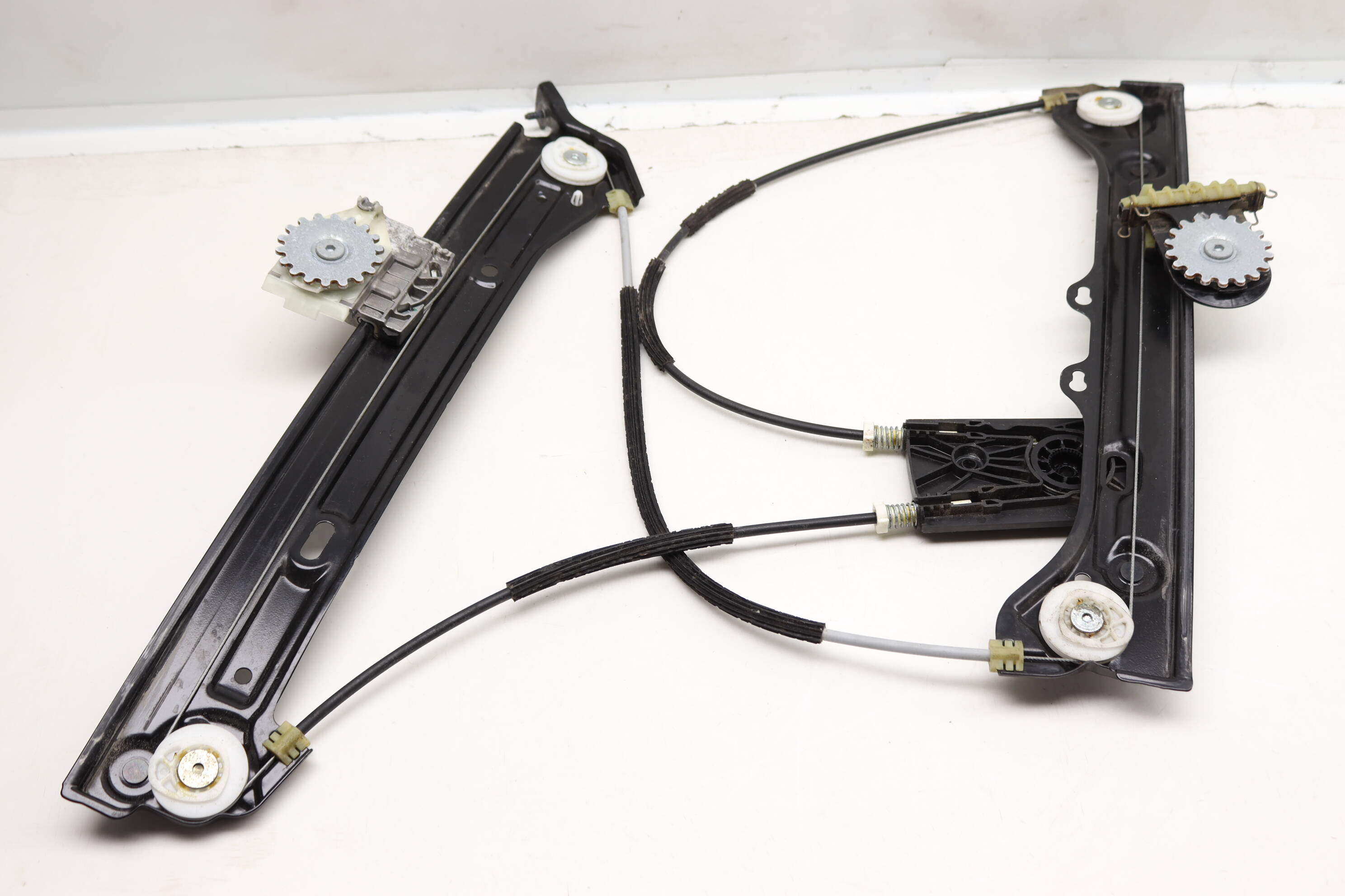 BMW Front Left Window Regulator 51357339591