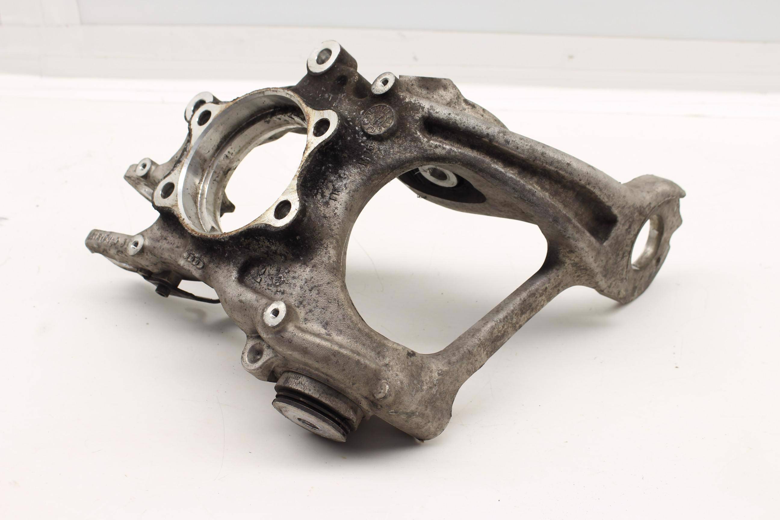 Audi Rear Right Knuckle / Wheel Bearing Housing 8R0505432F