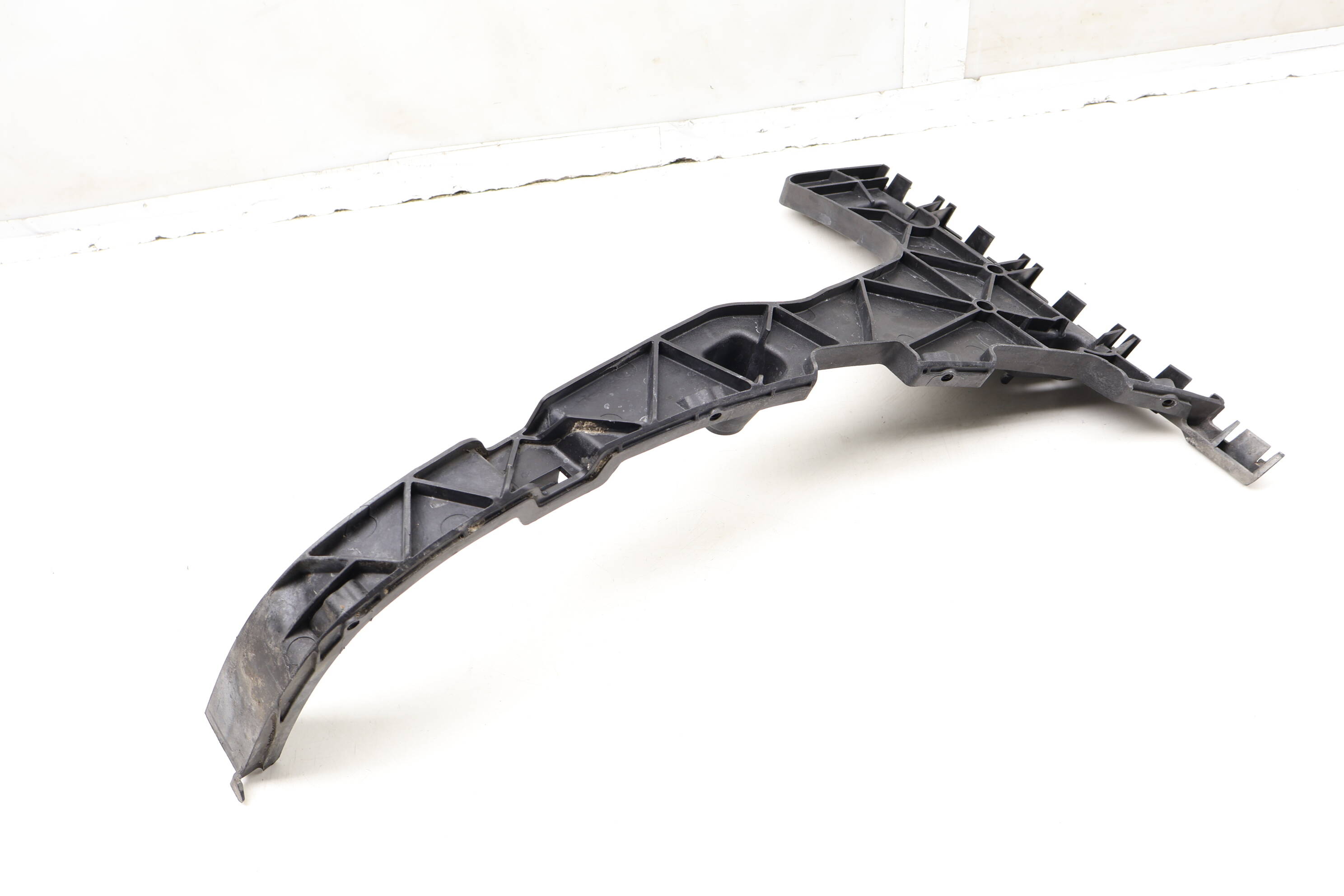 Audi Rear Right Bumper Guide / Bracket (Q5, SQ5) 8R0807454B