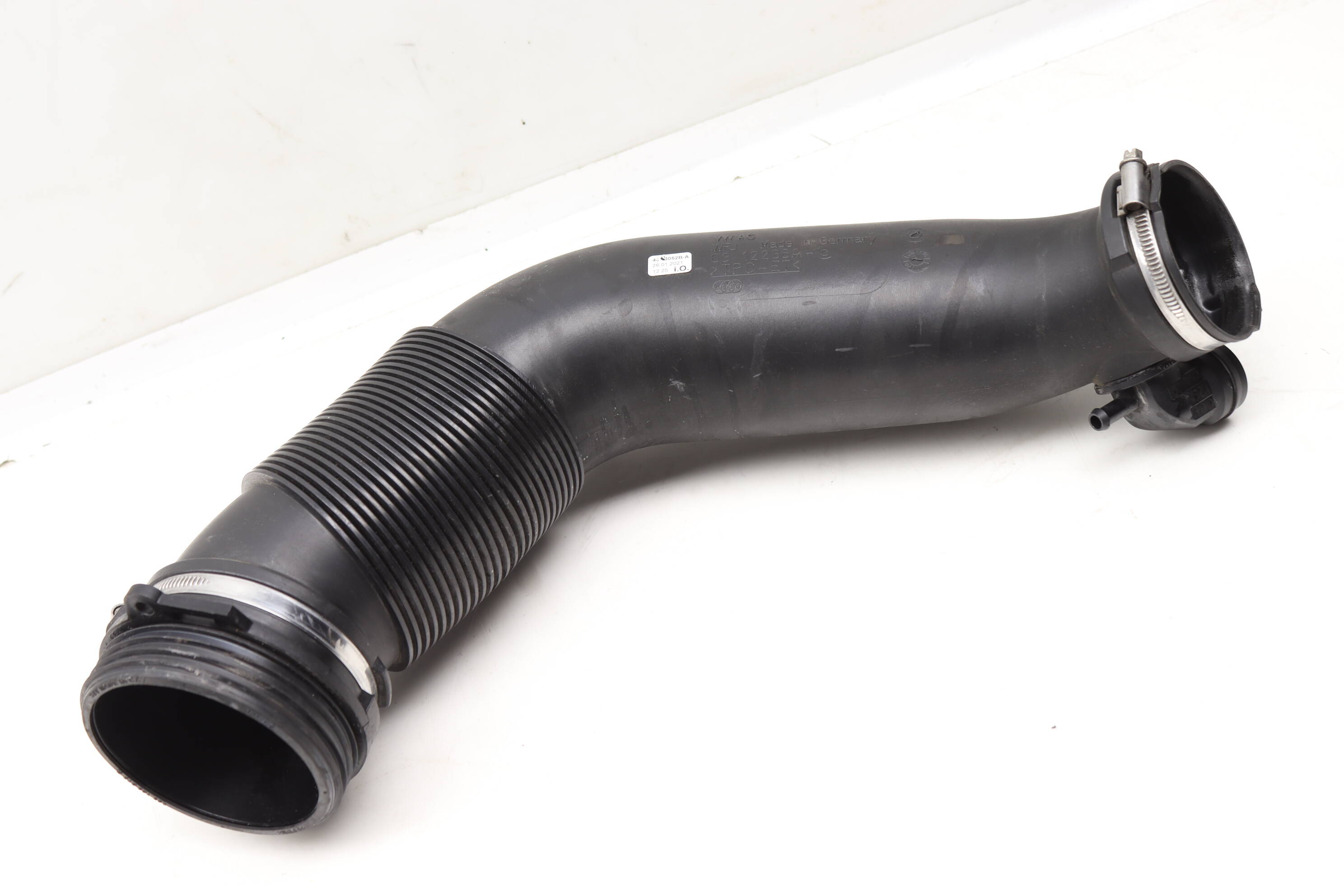 Porsche Rear Air Intake Duct / Hose / Tube (Cayenne) 06L129616K
