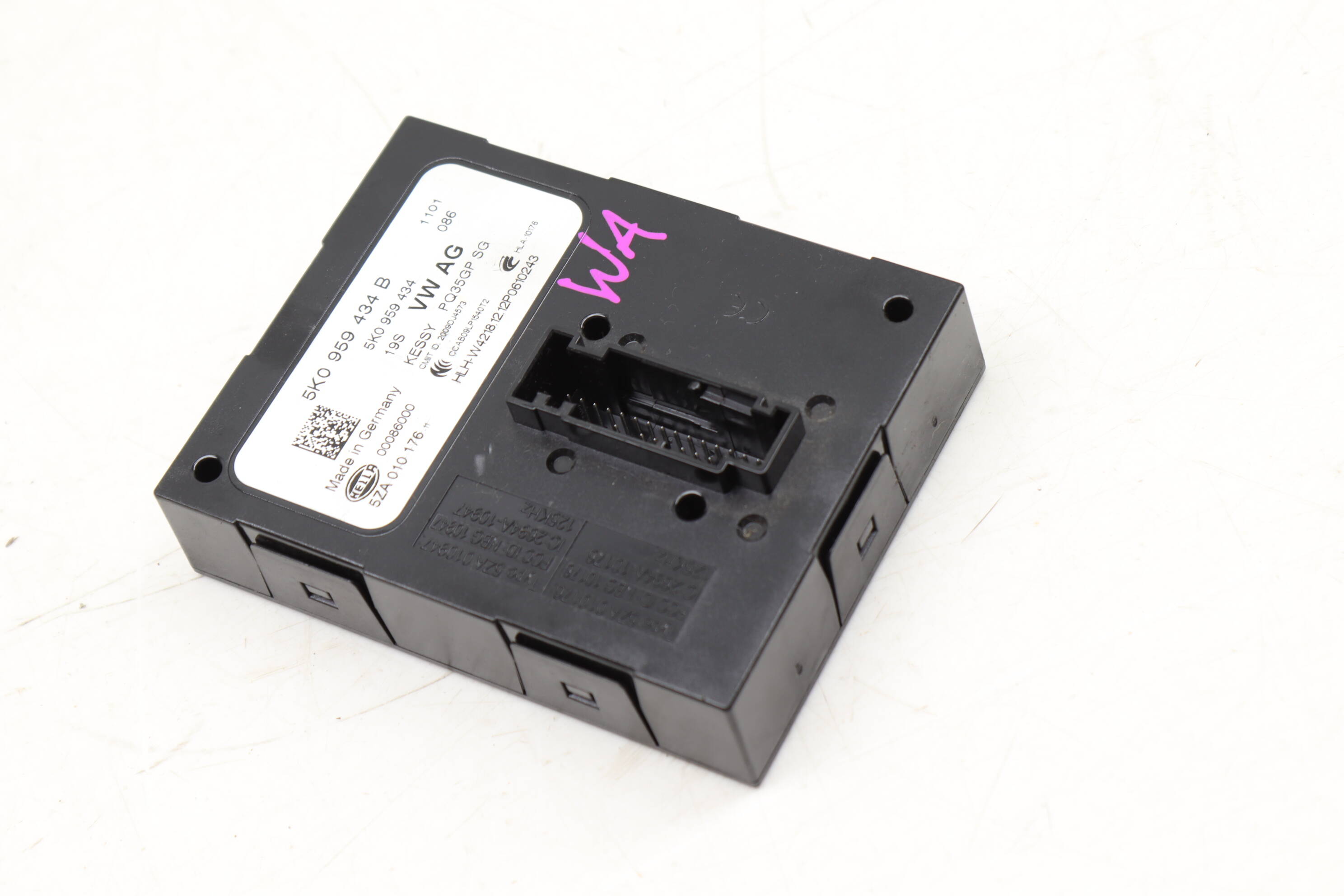 VW Keyless Entry / Kessy Module 5K0959434B