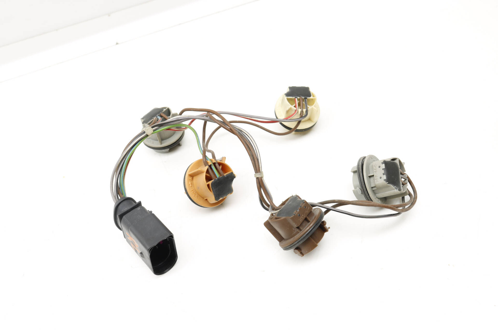 TAIL LIGHT / LAMP BULB SOCKET / HARNESS - AUDI A4 S4 - 8H0945221