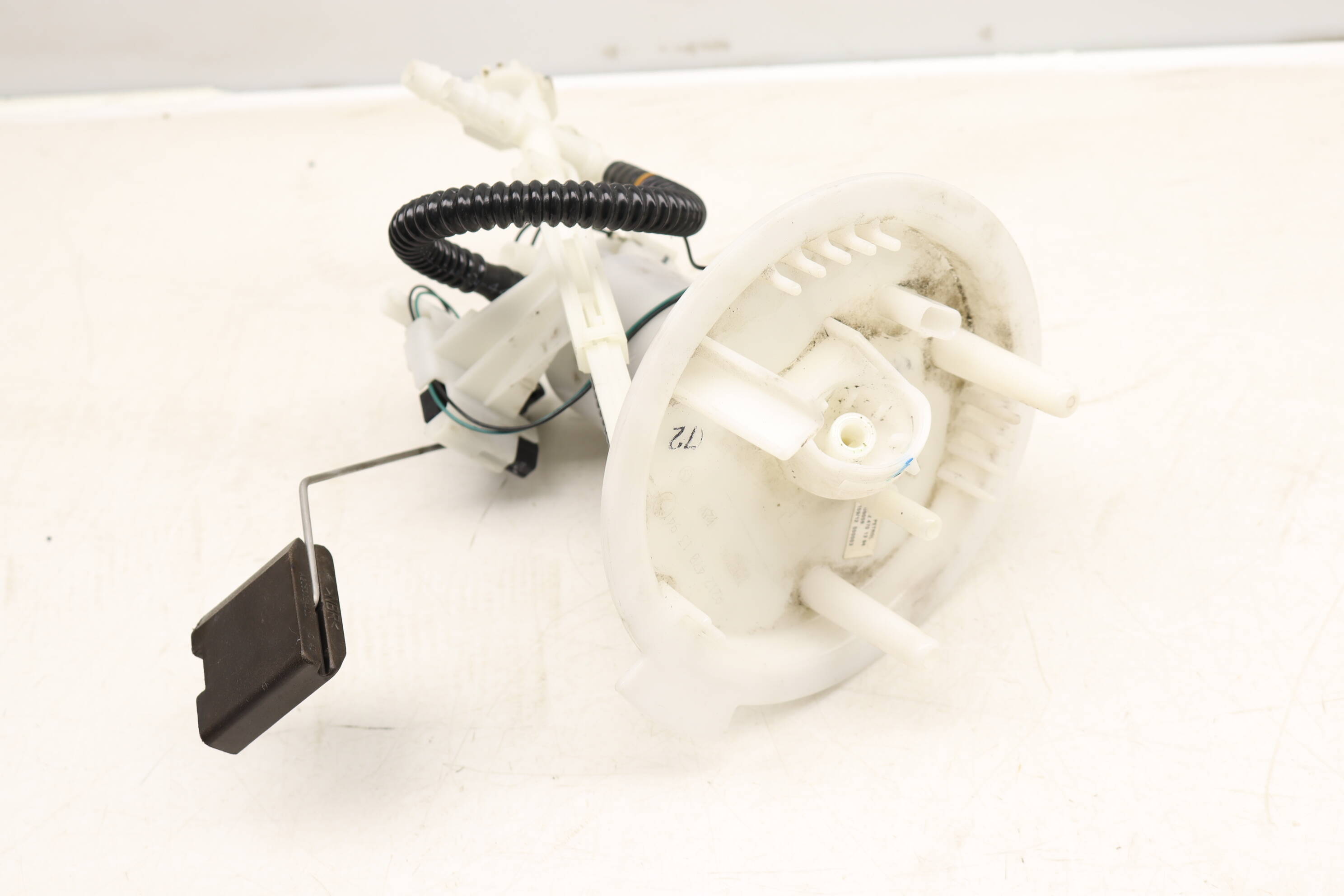 Mercedes-Benz Left In-Tank Fuel Pump Assembly (C250) 2124701394