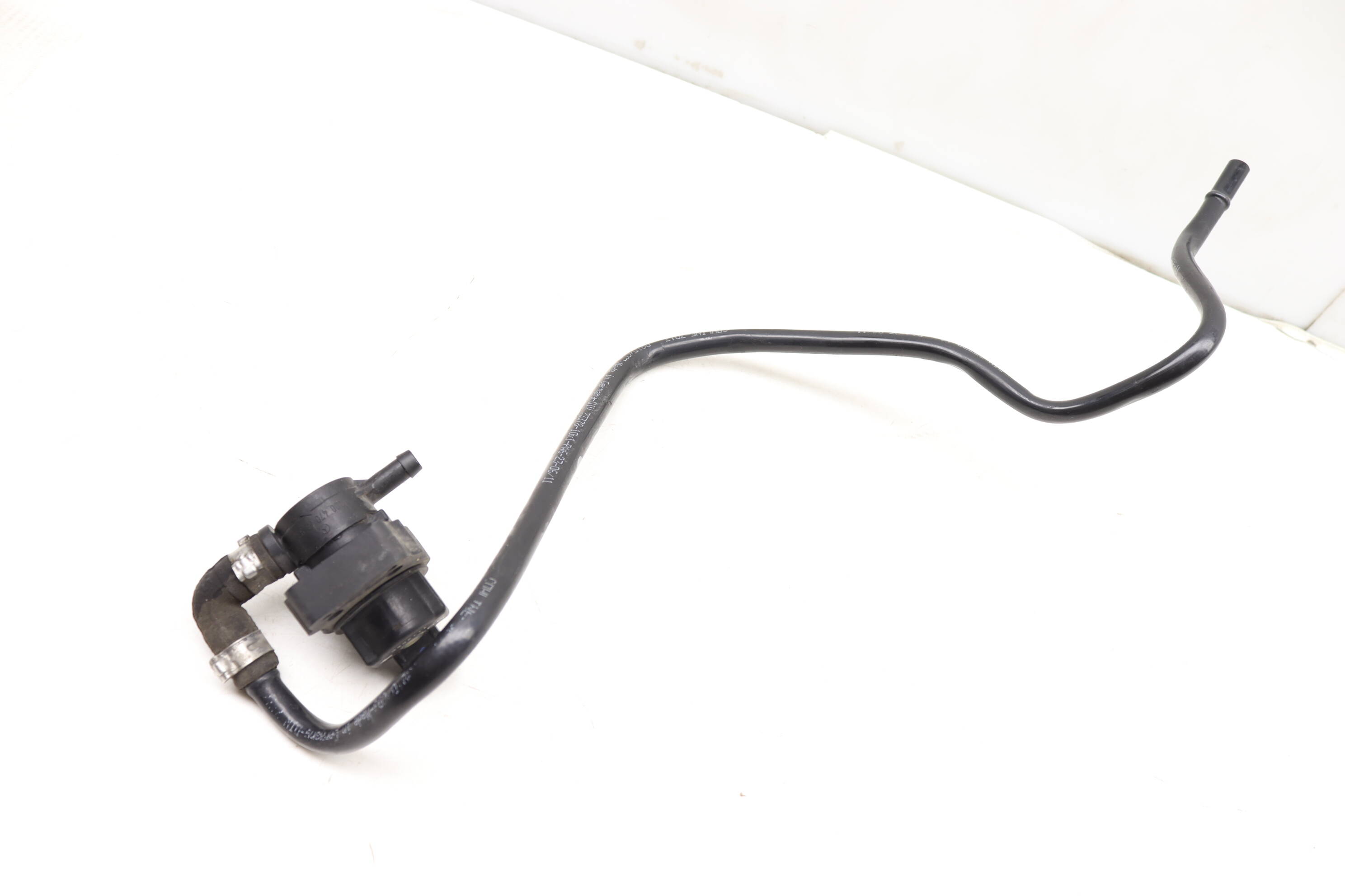 Mercedes-Benz Vacuum Line / Hose Set W/ Purge Valve 2044712715