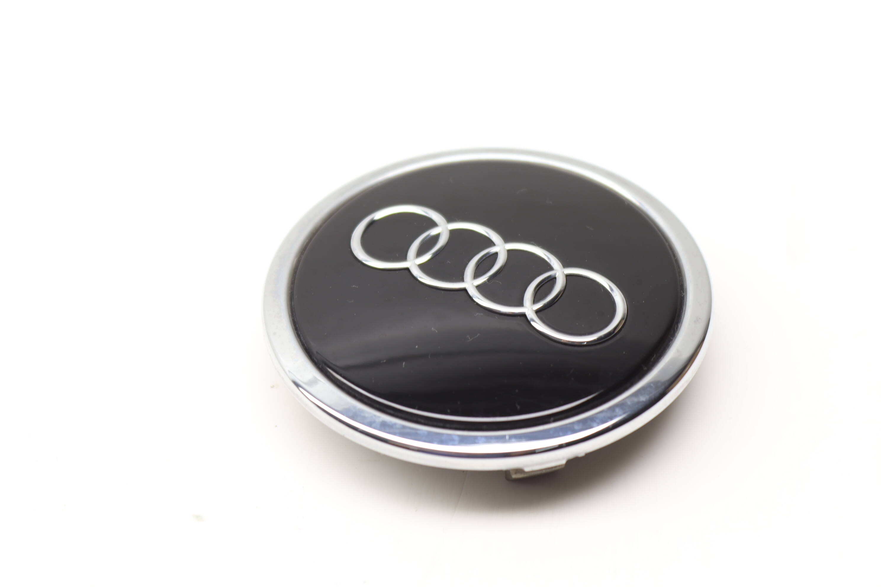 Audi Wheel Center Cap 4B0601170A
