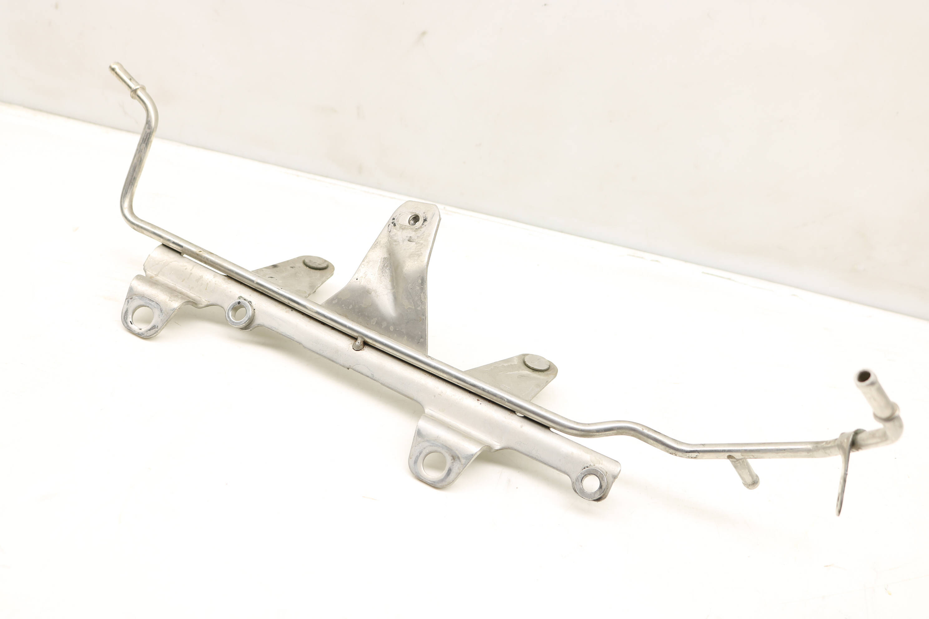 Audi Turbo Coolant Pipe / Retainer 06F145383N