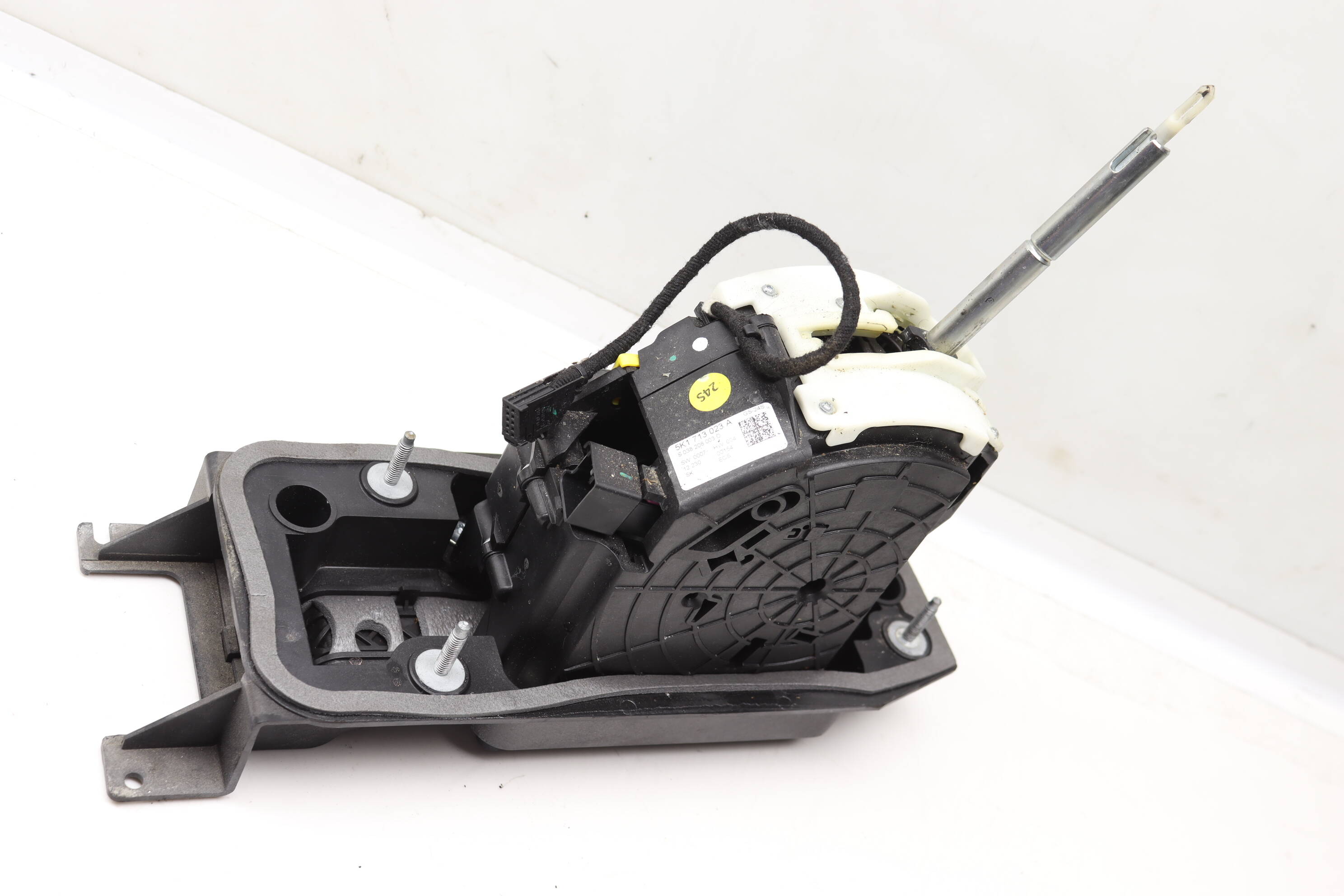 VW Automatic Shifter Assembly 5K1713023A