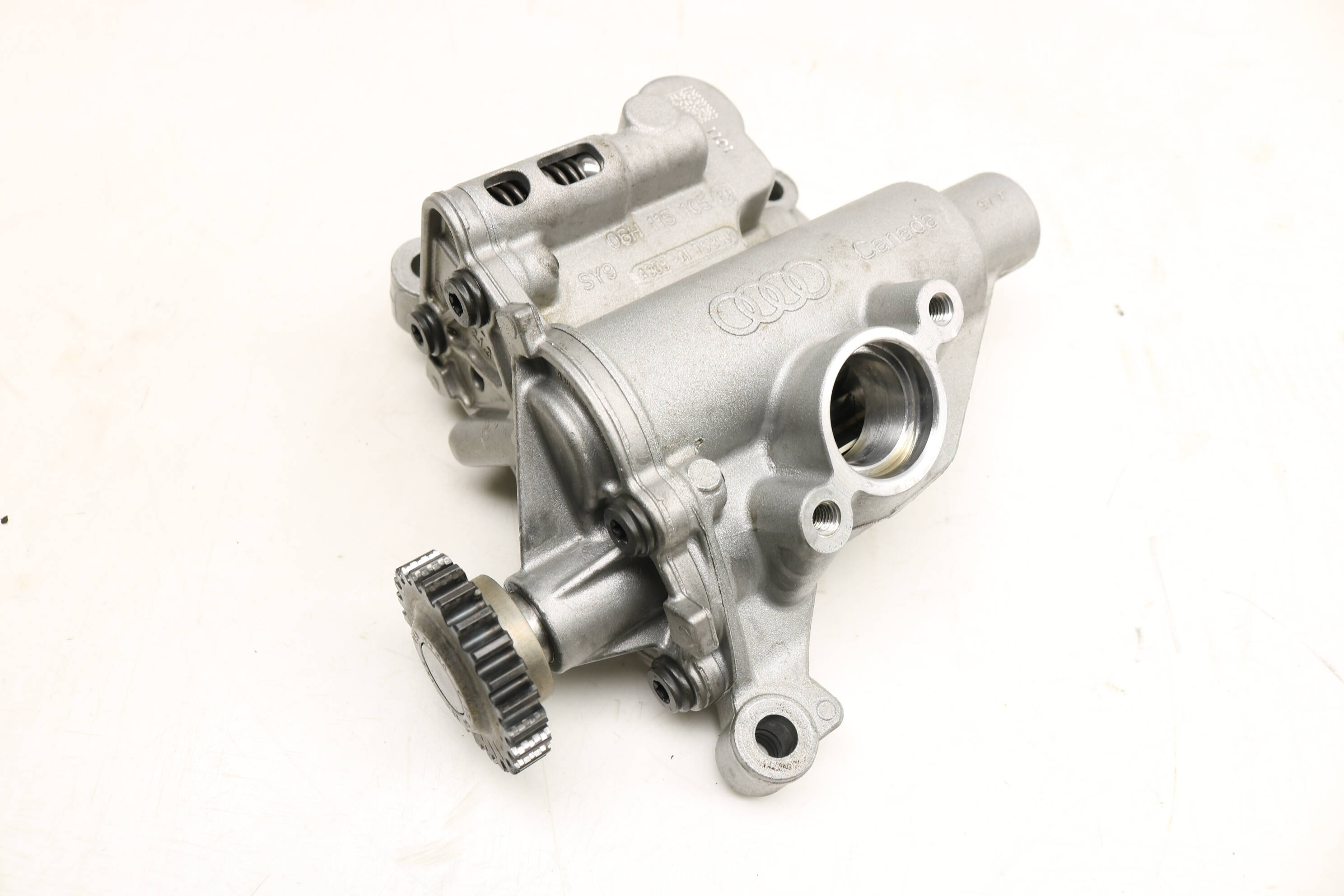 ENGINE OIL PUMP - VW BEETLE JETTA PASSAT - 06H115105BD
