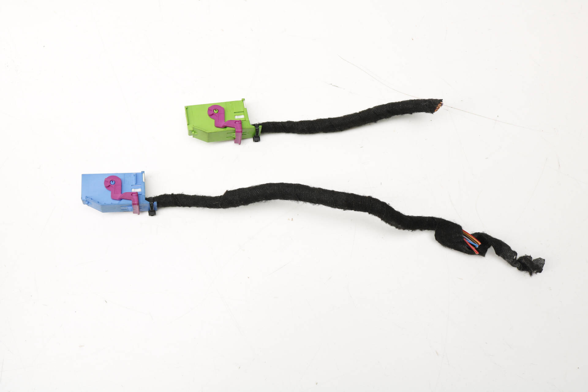 INSTRUMENT CLUSTER WIRING HARNESS / CONNECTOR - VW TOUAREG