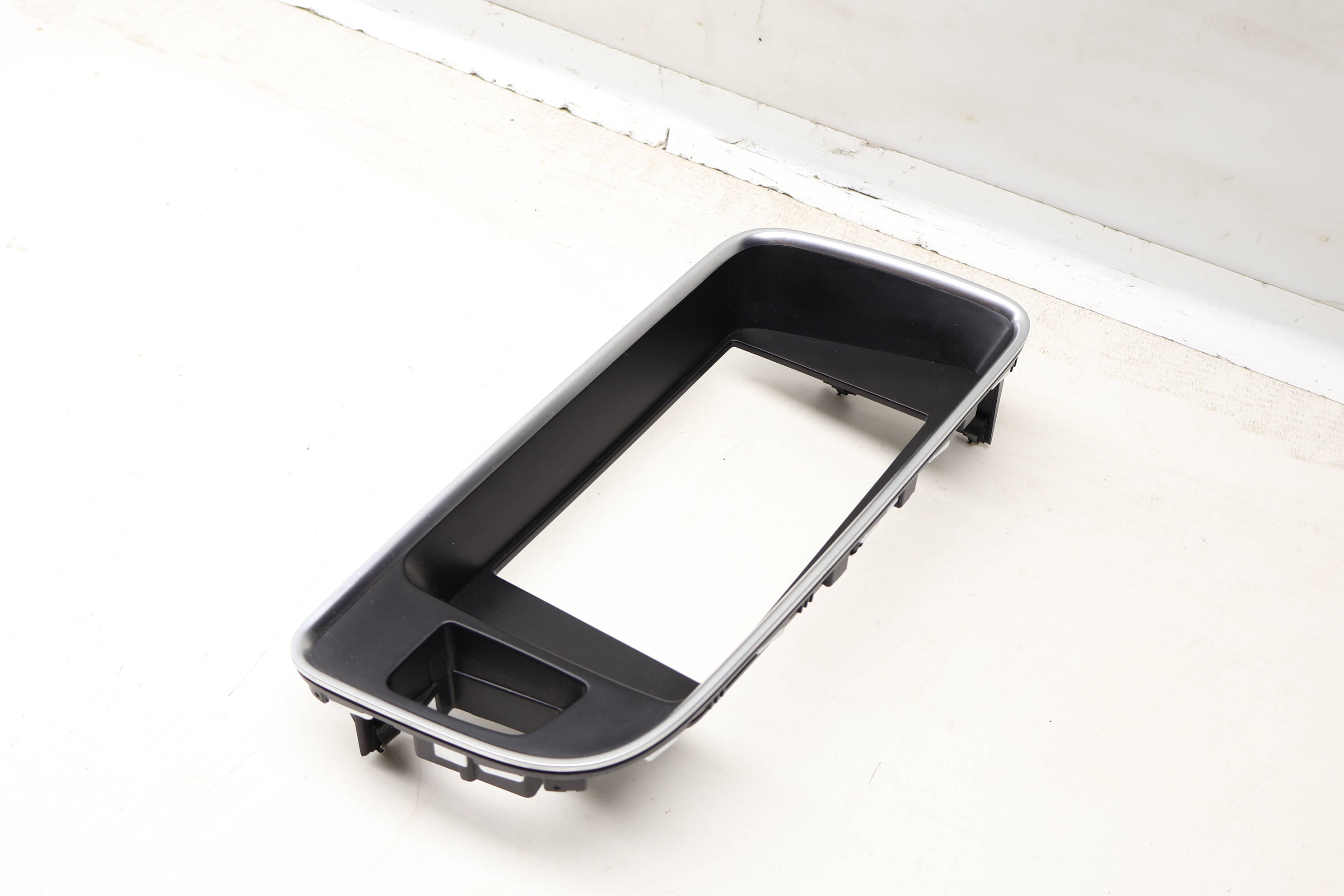 Audi Center Dash Display Trim Bezel (Q5, SQ5) 8R1857186P