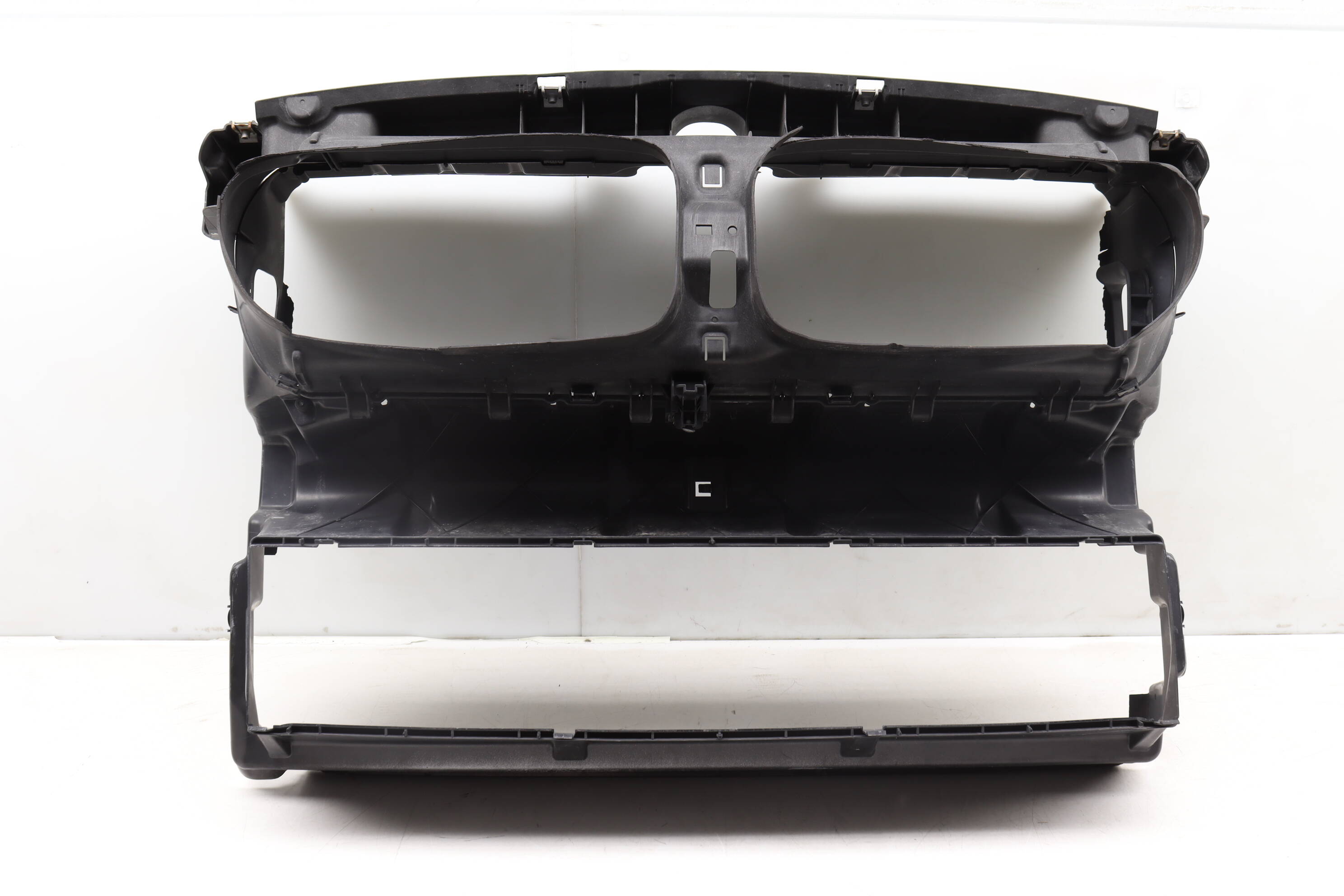 RADIATOR AIR DUCT / GUIDE ASSEMBLY - BMW 528I XDRIVE 535D XDRIVE