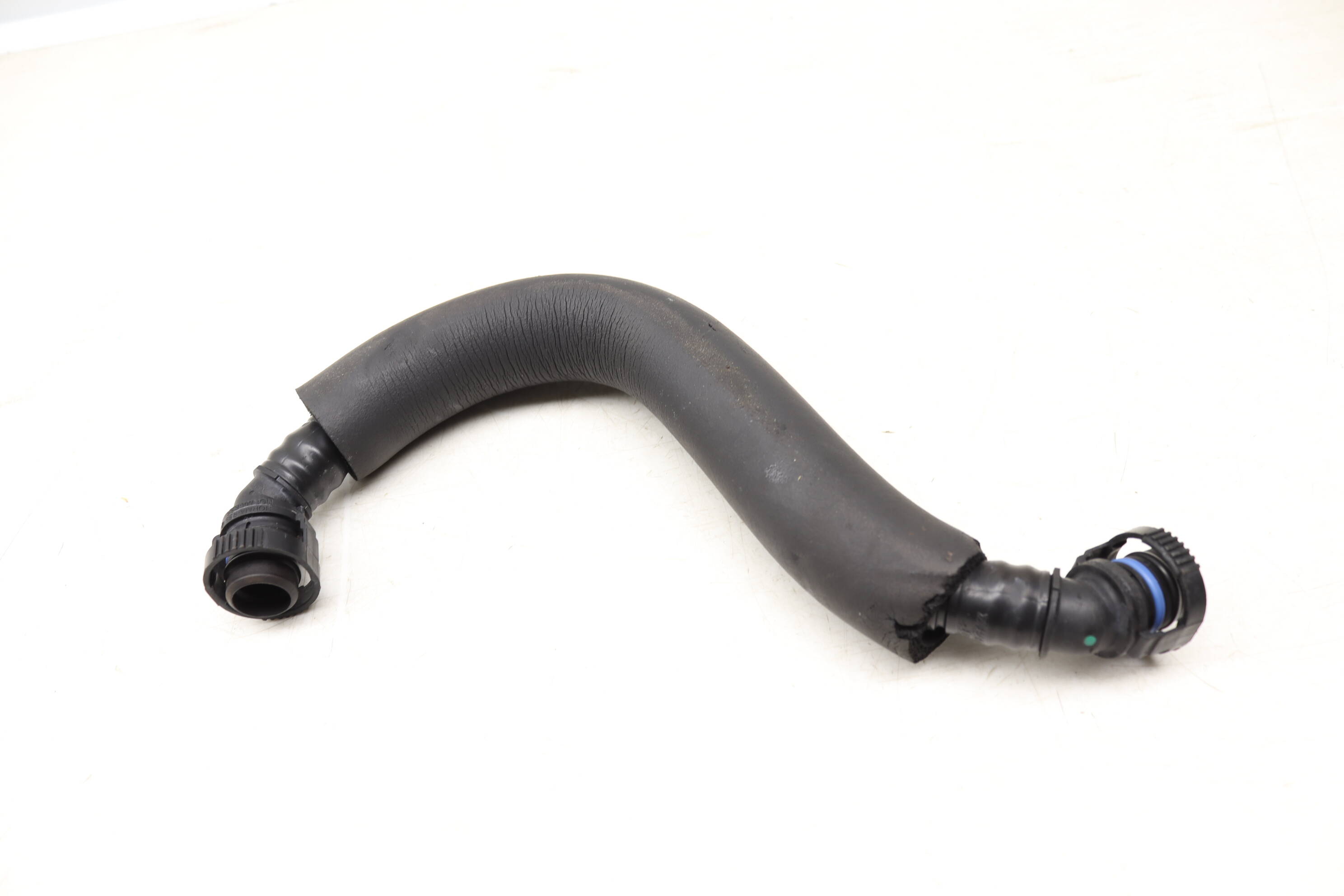 Audi Pcv Breather Hose / Line 06J103221A