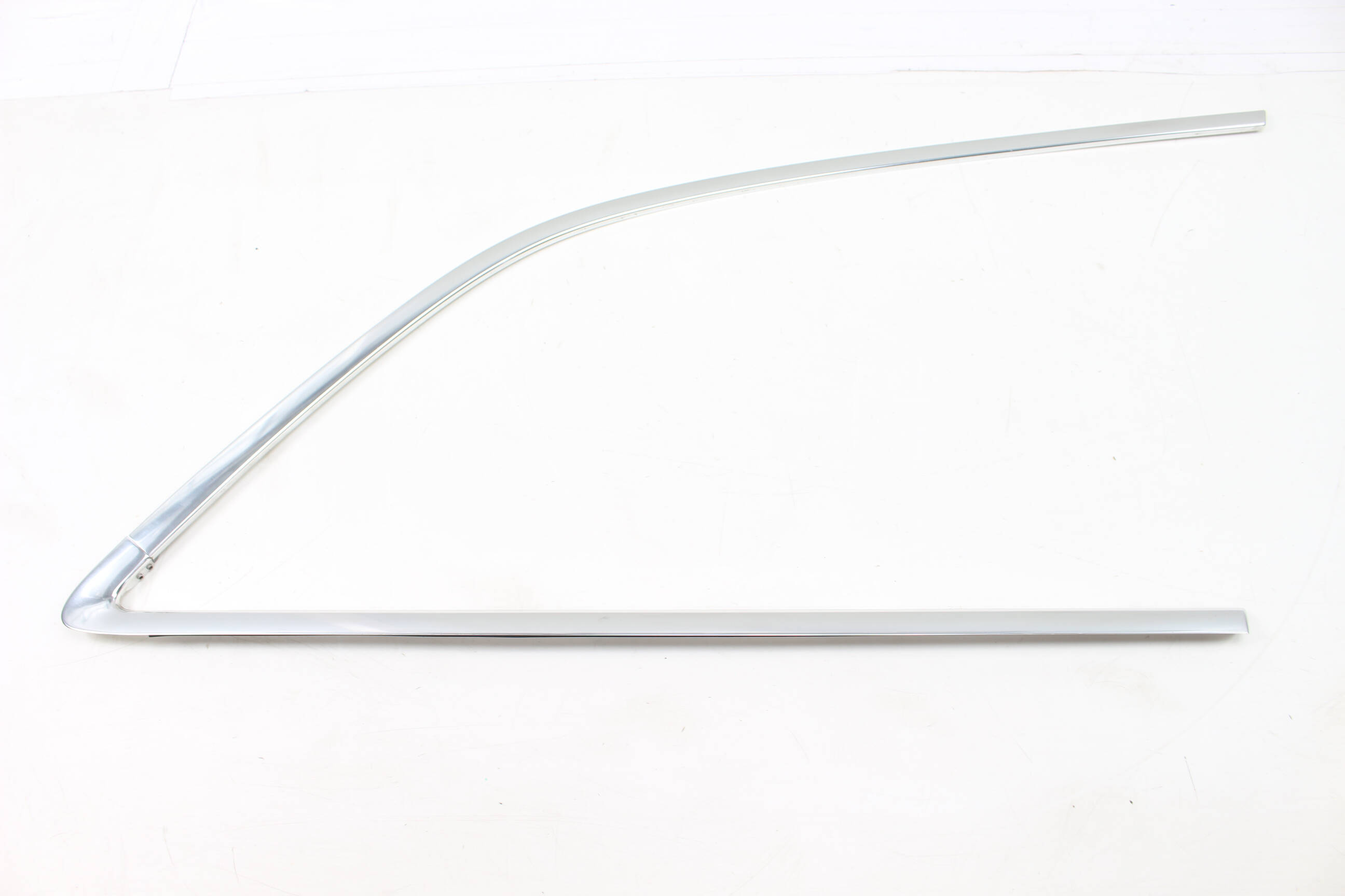 REAR RIGHT - QUARTER WINDOW GLASS TRIM / MOLDING - AUDI Q7