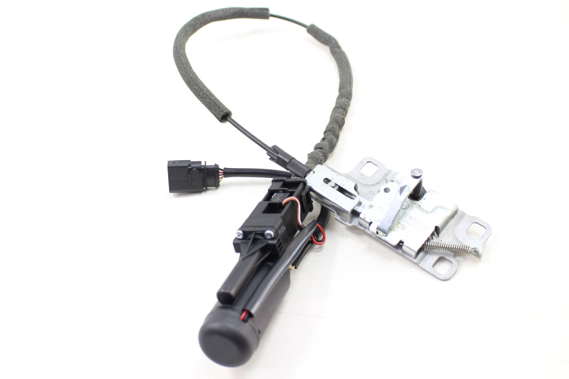 POWER TRUNK LATCH / STRIKER PLATE - AUDI A8 S8 - 4E0827383D