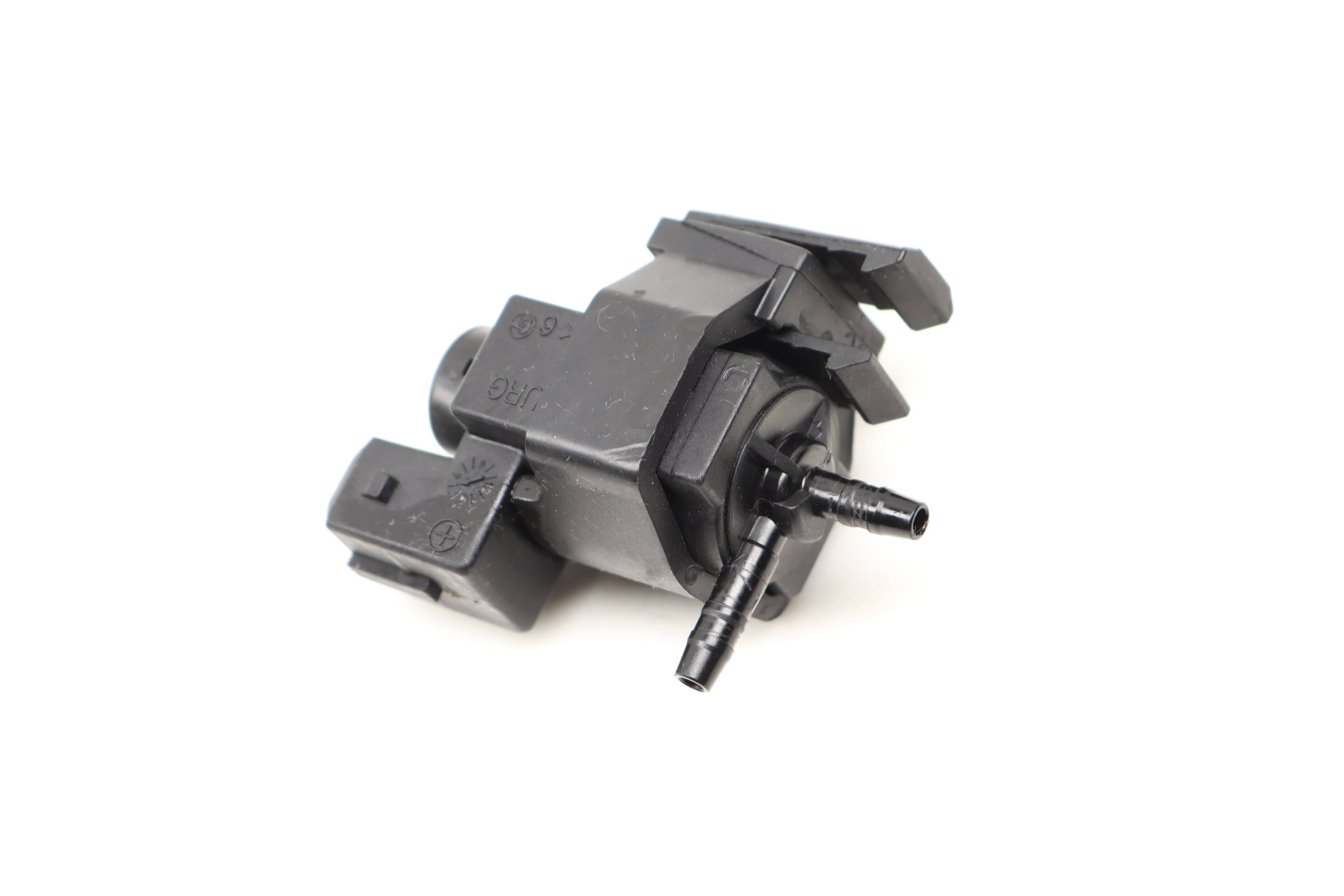 BMW Vacuum Control Valve 11747810831