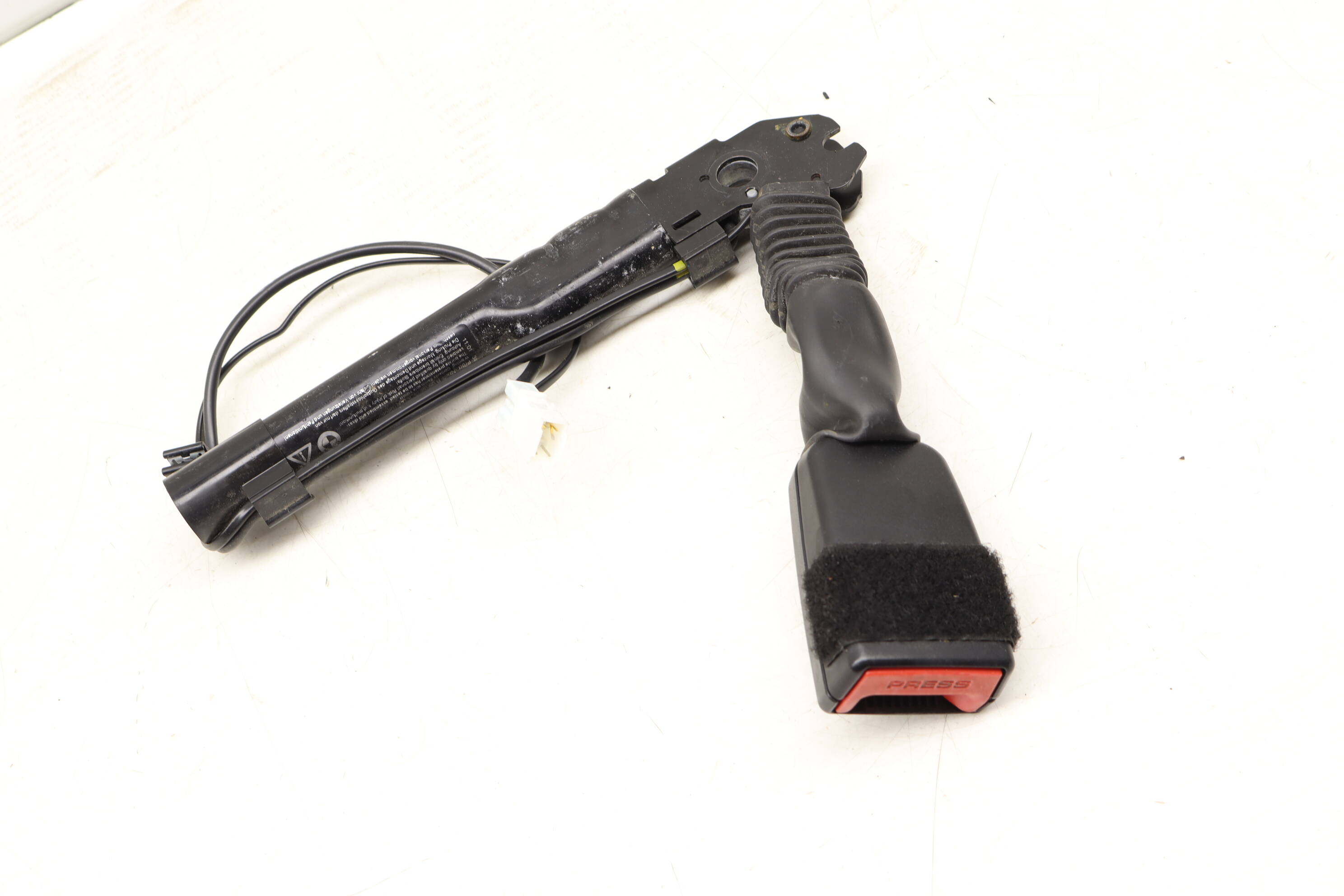 BMW Front Left Seat Belt Buckle / Receiver 72117259387