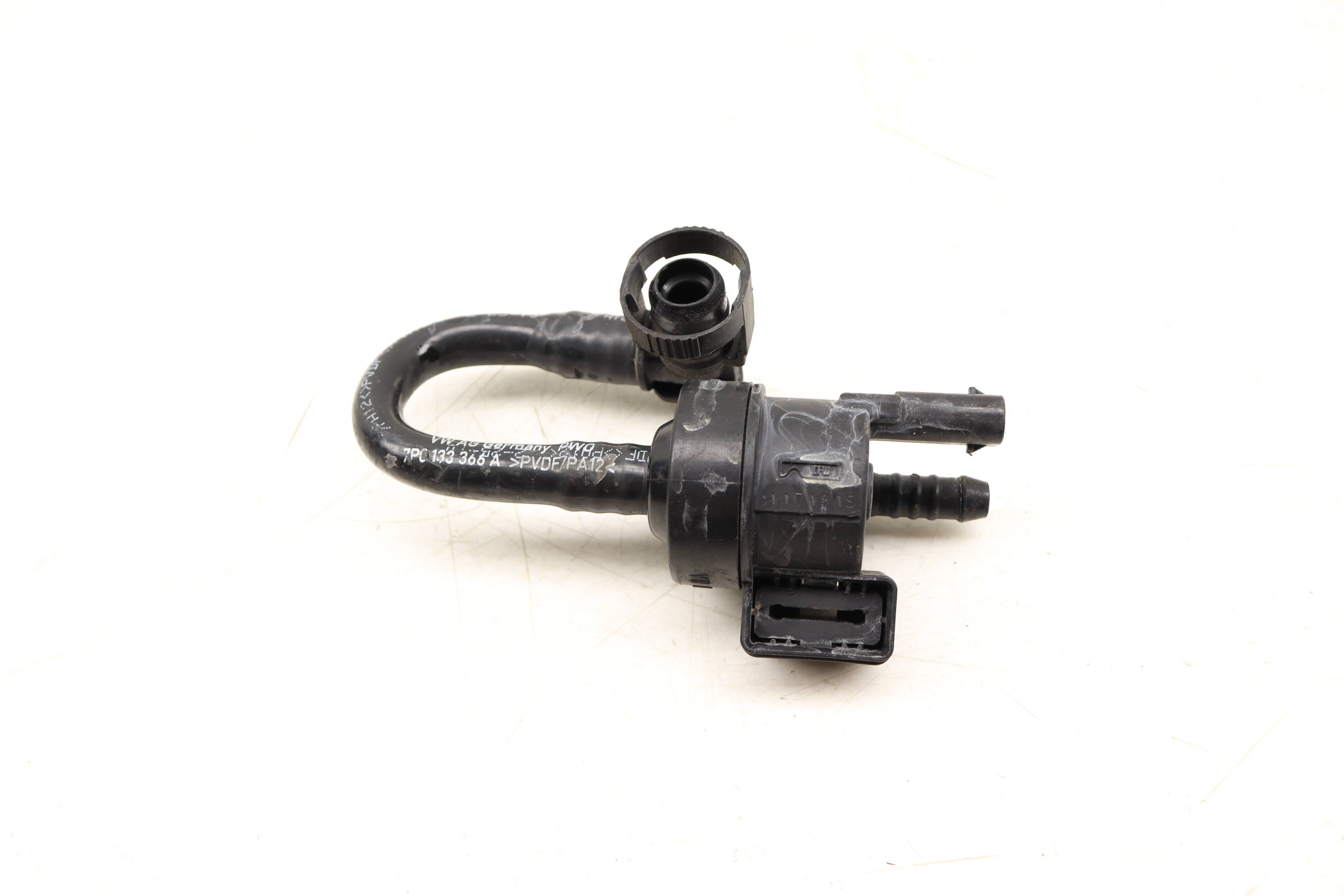 Porsche Vacuum / Breather Hose W/ Purge Valve 7P0133366A