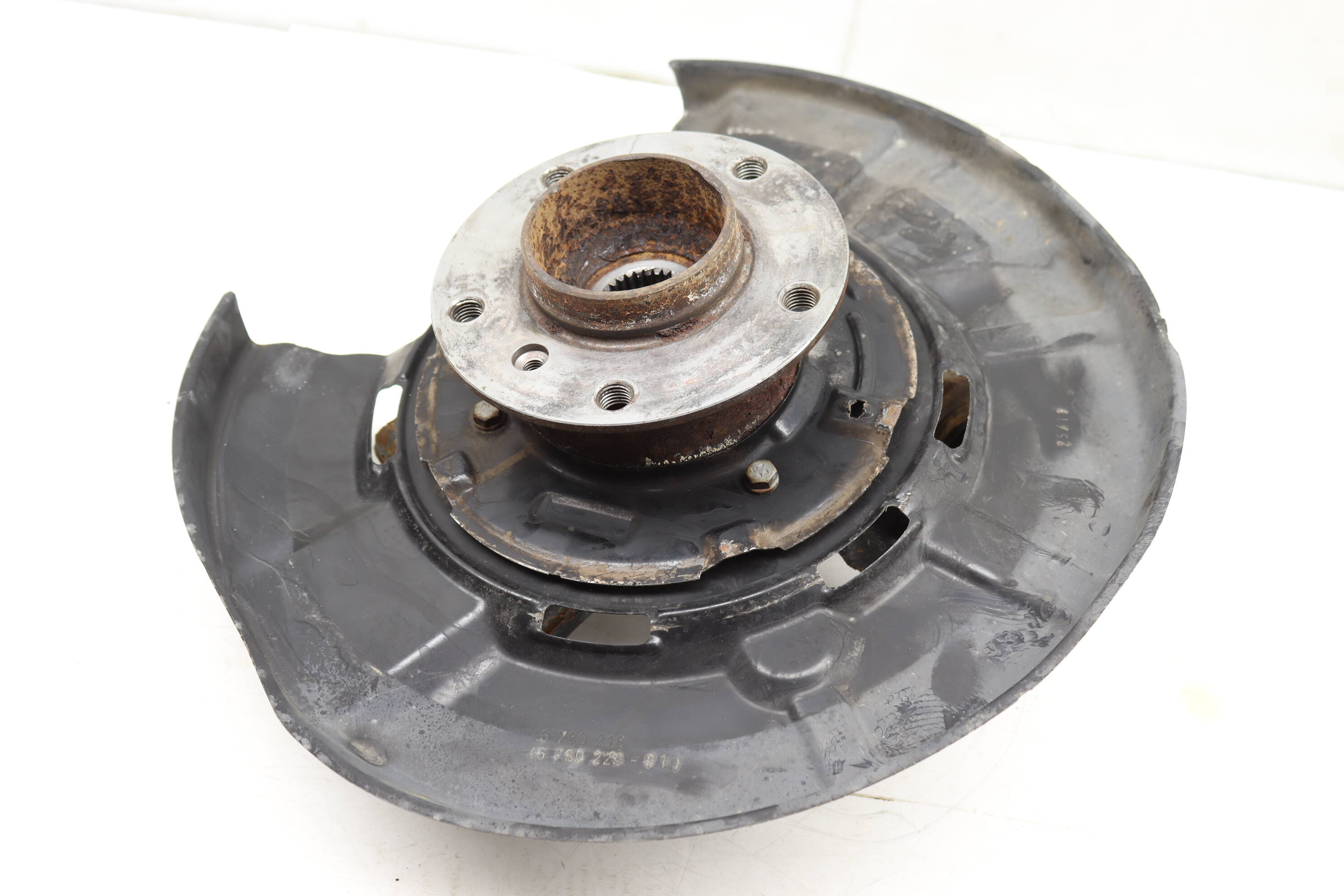 REAR RIGHT - SPINDLE KNUCKLE W/ WHEEL BEARING - BMW 328I XDRIVE 335D