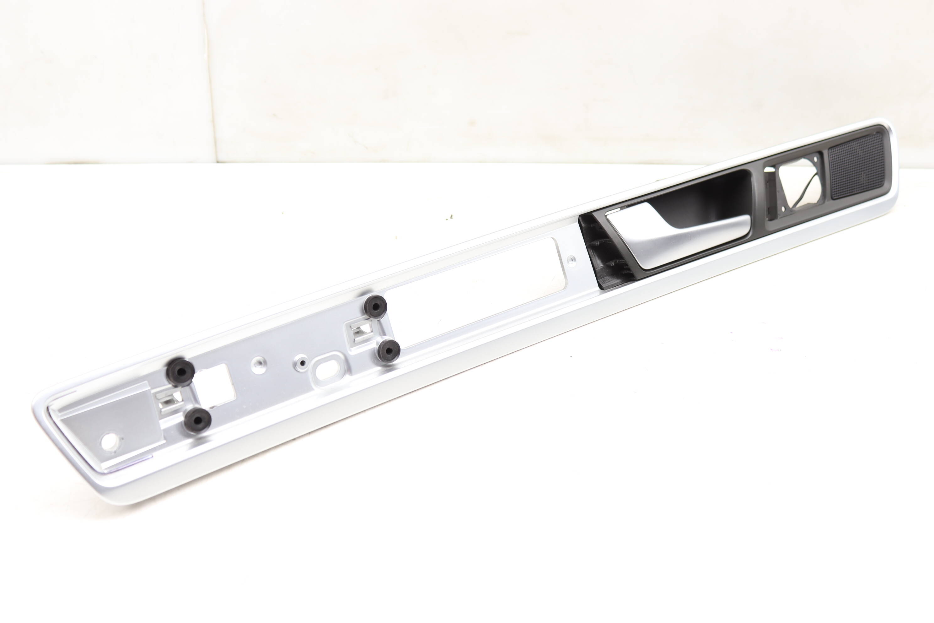 FRONT LEFT - DOOR PANEL TRIM / INTERIOR DOOR HANDLE - VW TOUAREG