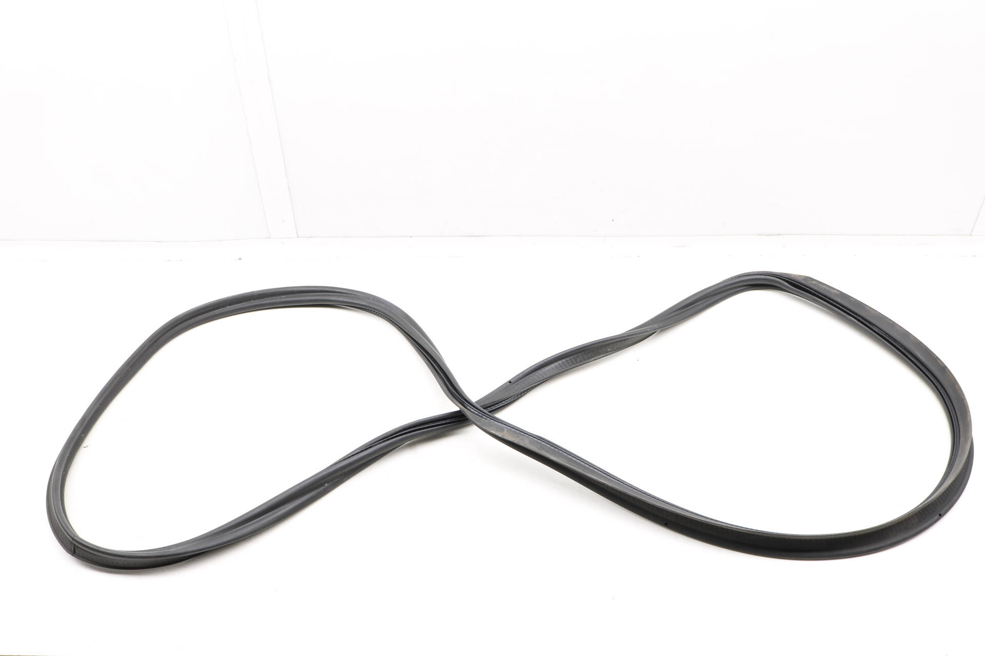 Audi Trunk Lid Seal / Weather Stripping 4G5827705D